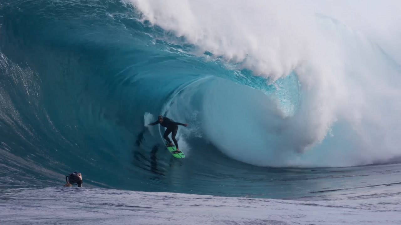 50-Year-Old Surfer and Shaper Casually Knifes Shipstern’s Barrel - Surfer