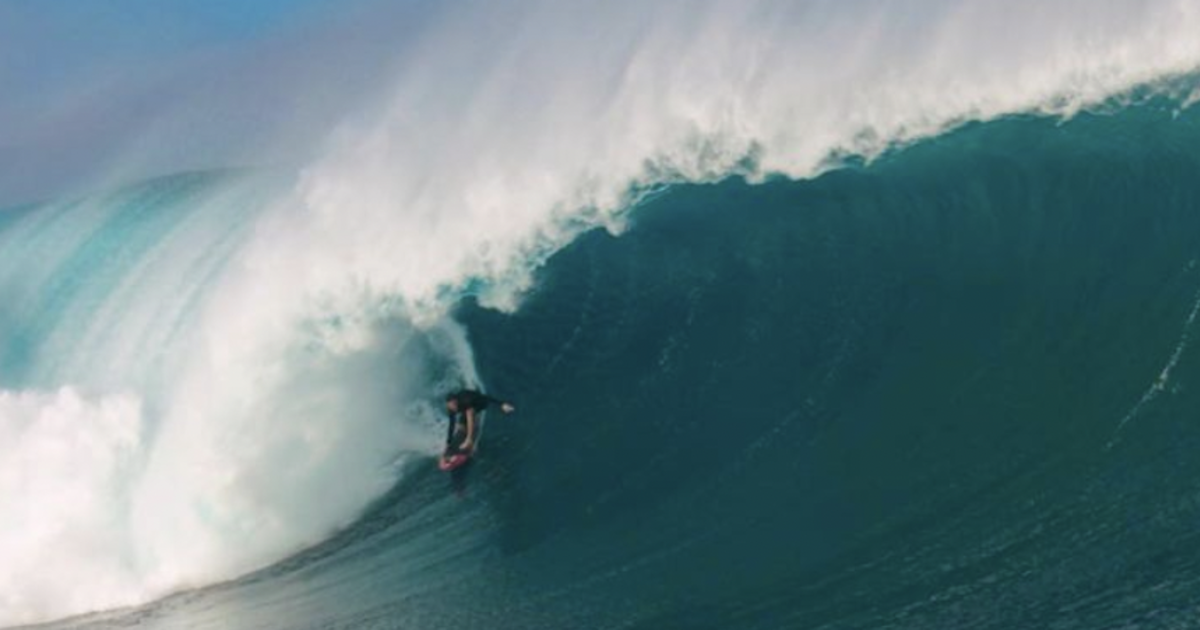 Video: Historic Swell Slams Hawaii, Pro Surfers Go Survival Mode at ...
