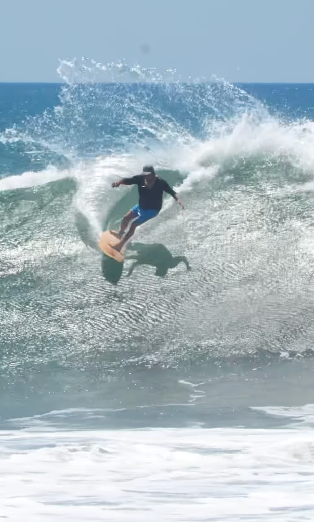 Tom Curren Rides Wood Surfboard and Scores in El Salvador - Surfer