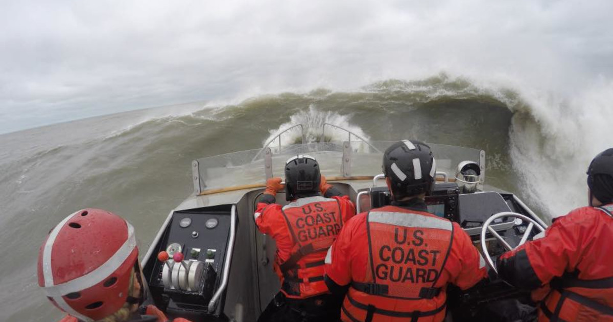 Coast Guard Fights 20ft Waves During Hurricane Erin (Video) - Surfer