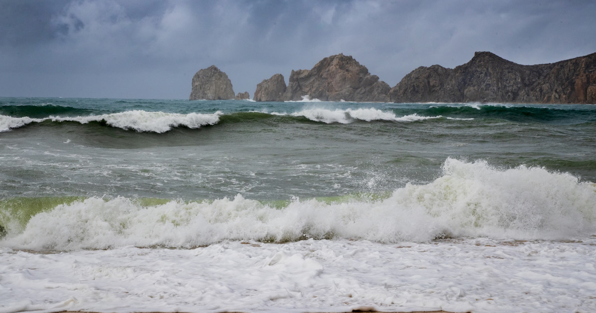 ‘Deadly Rogue Waves’: Hurricane Lorena Hits Cabo San Lucas (Video) - Surfer