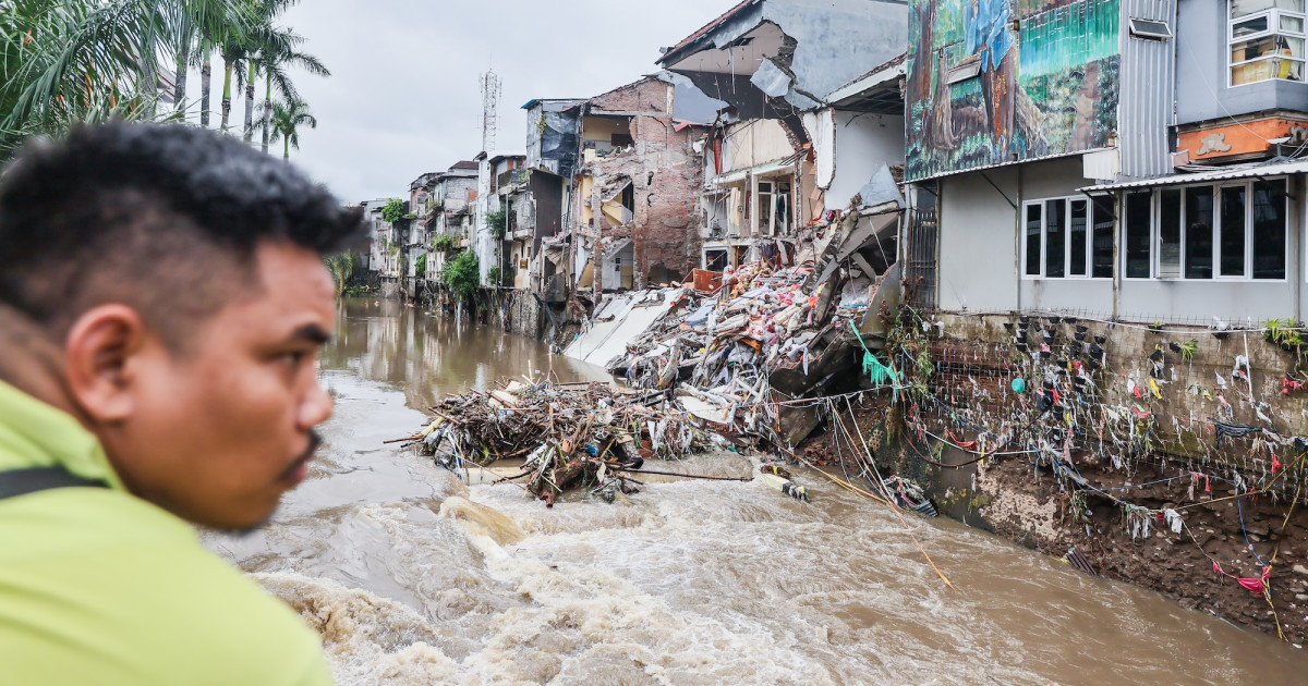Building Collapses Amidst Deadly Bali Flooding (Video) - Surfer