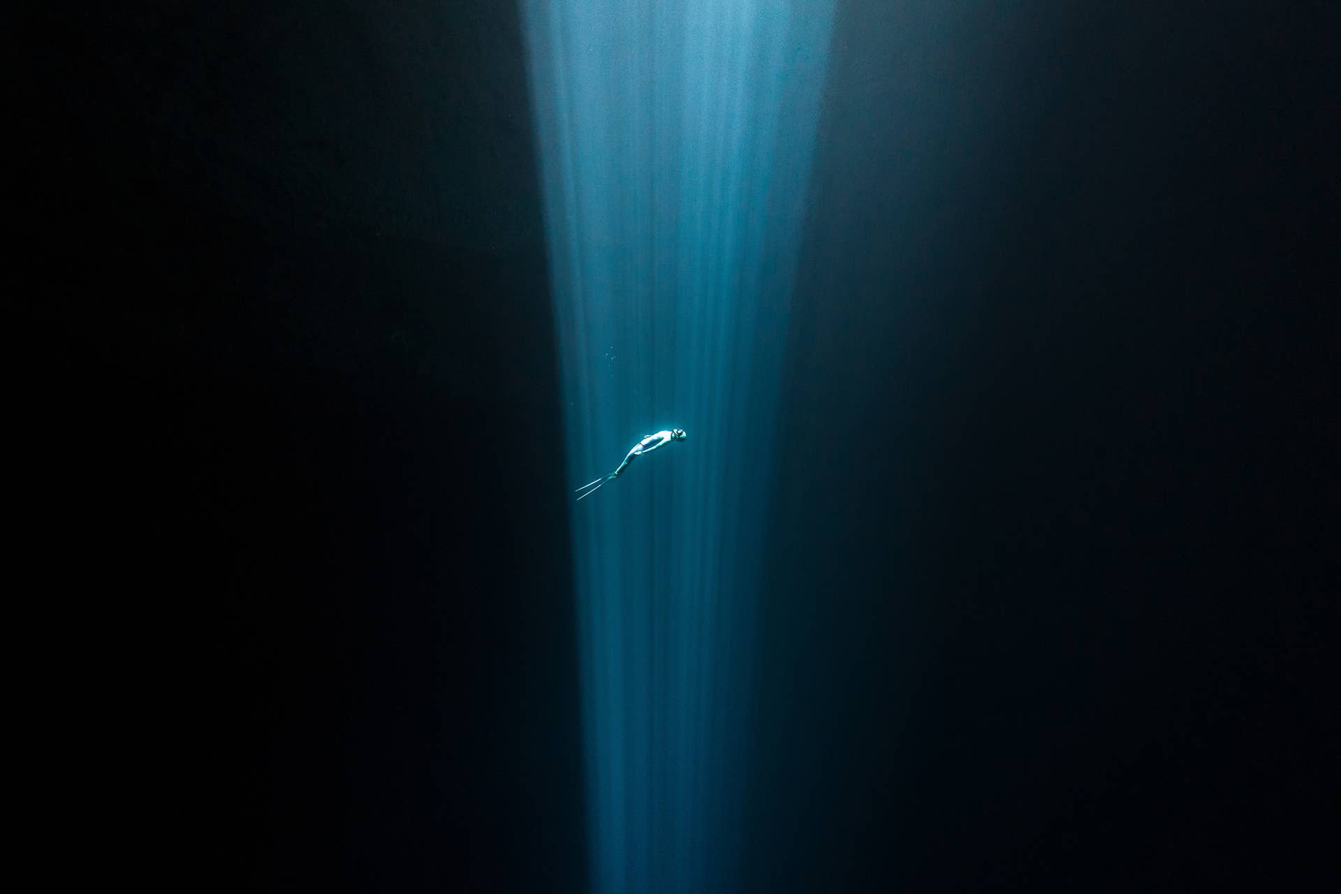 Freediver Sets New World Record With 29 Minute Breath Hold - Surfer