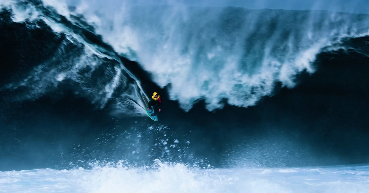 Kelly Slater Tips Cap to 19-Year-Old For Surfing Aussie Slab - Surfer