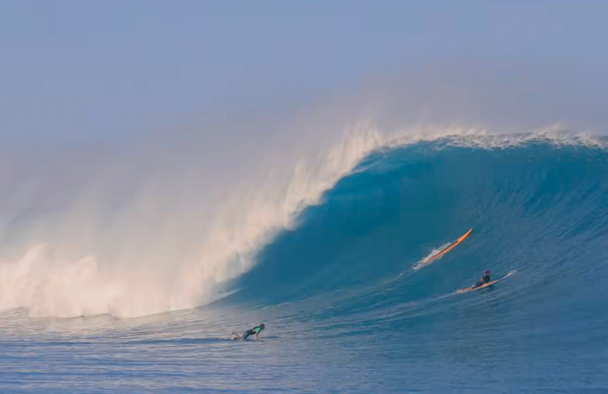 Massive Outer Reef Waves During Dangerous Hawaii Swell (Video) - Surfer