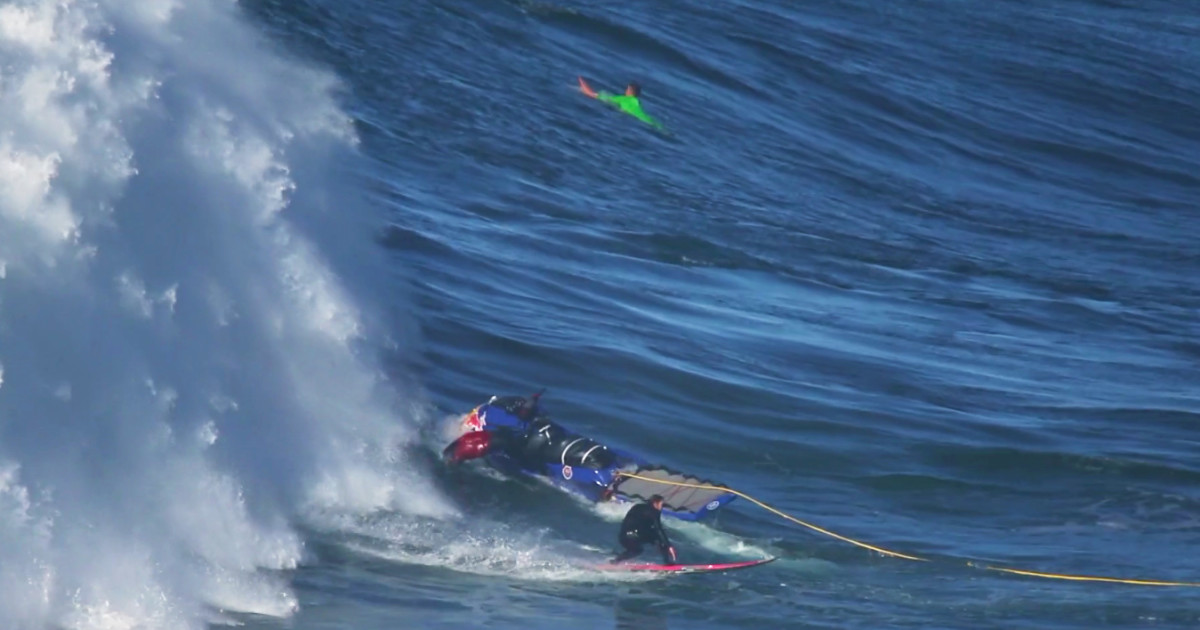 Tom Lowe Run Down By A Jet Ski At Nazare - Surfer