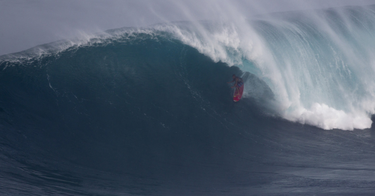 Jaws Surfers // Peahi, Maui // 14:00 - Surfer