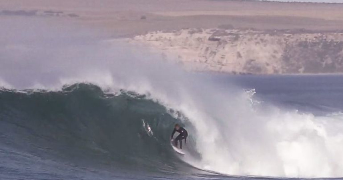 Noa Deane // Australia // 3:43 - Surfer