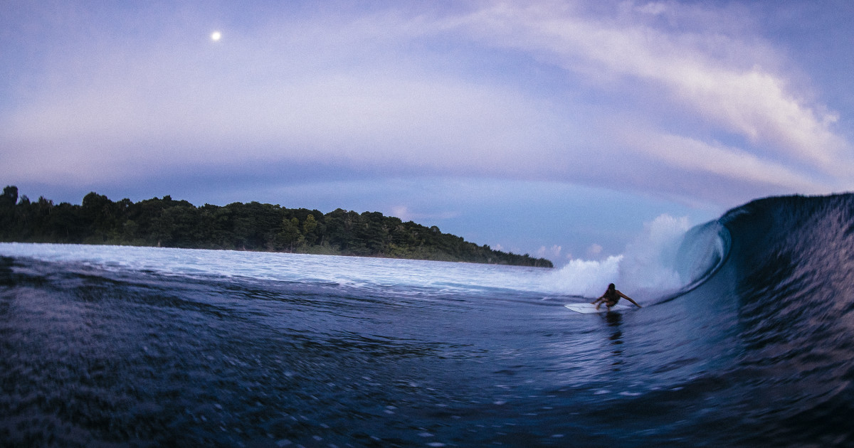 A Guide to Surfing at Night | %%sitename%% - Surfer