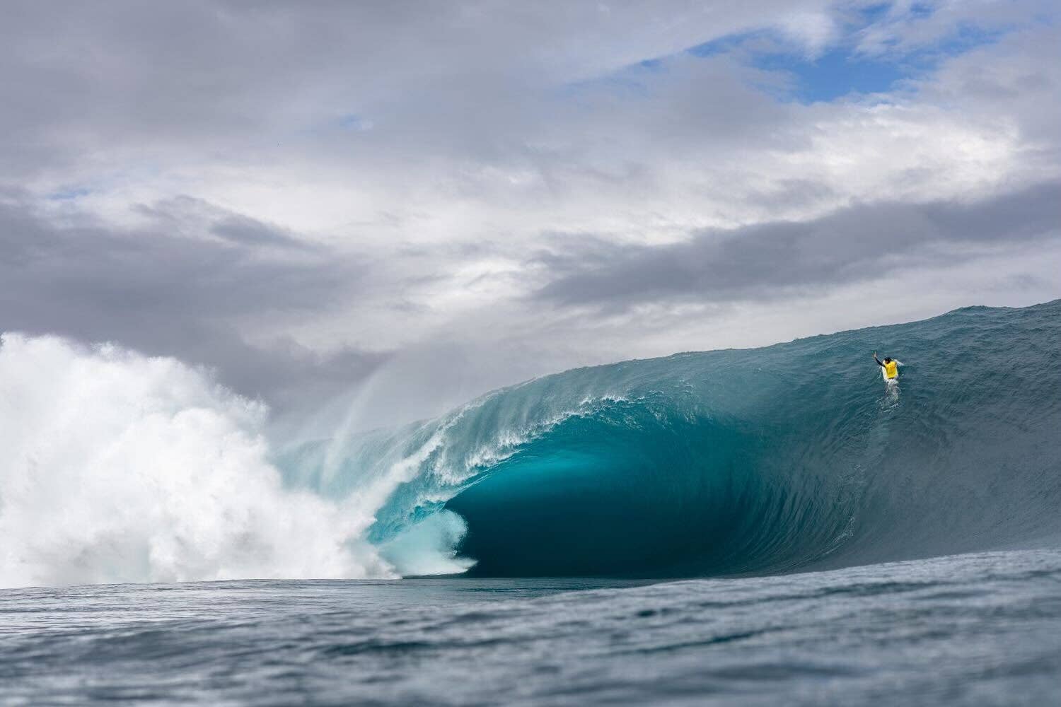 Molly Picklum’s Worst Wipeout Ever at Teahupo’o (Video) - Surfer