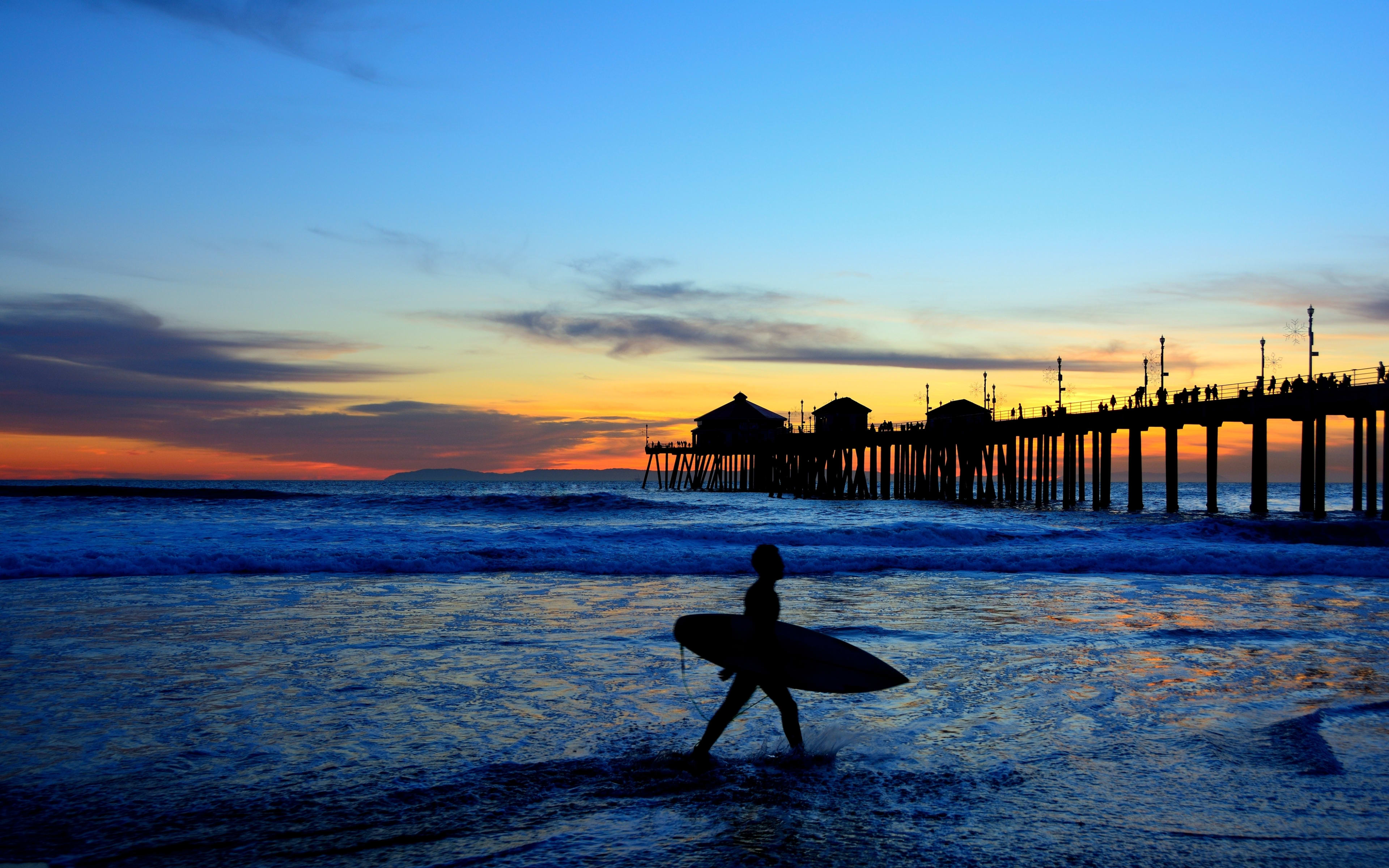 The 5 Best Night Surfing Destinations in the U.S.