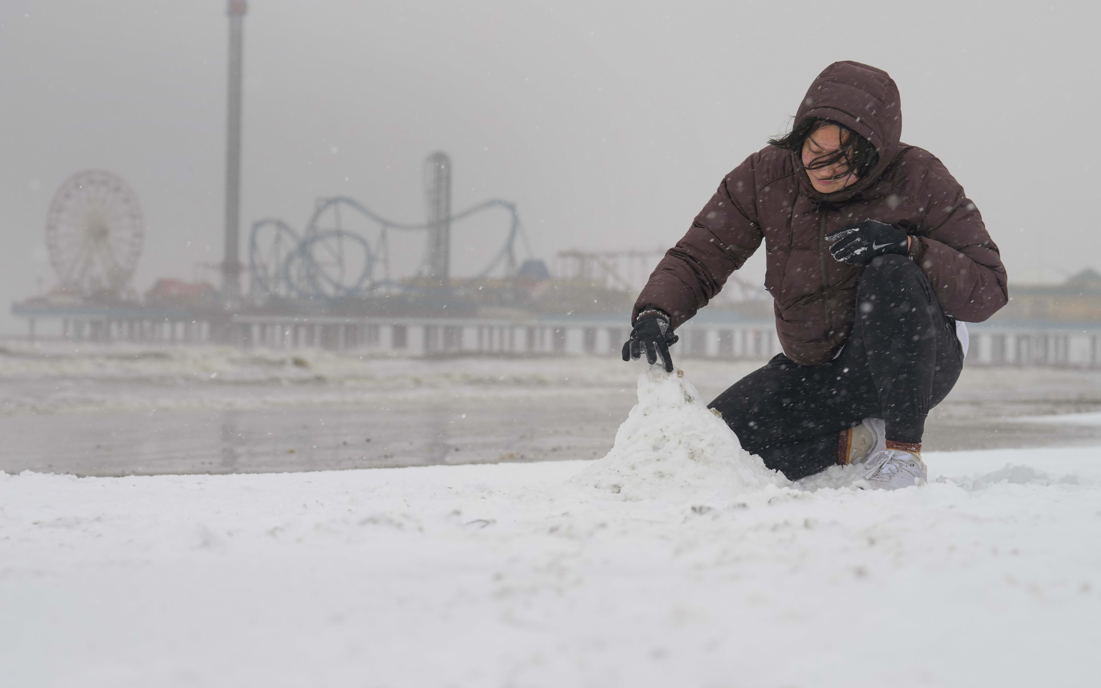 “Once in a Lifetime” Storm Drops Snow on Gulf Coast (Video)
