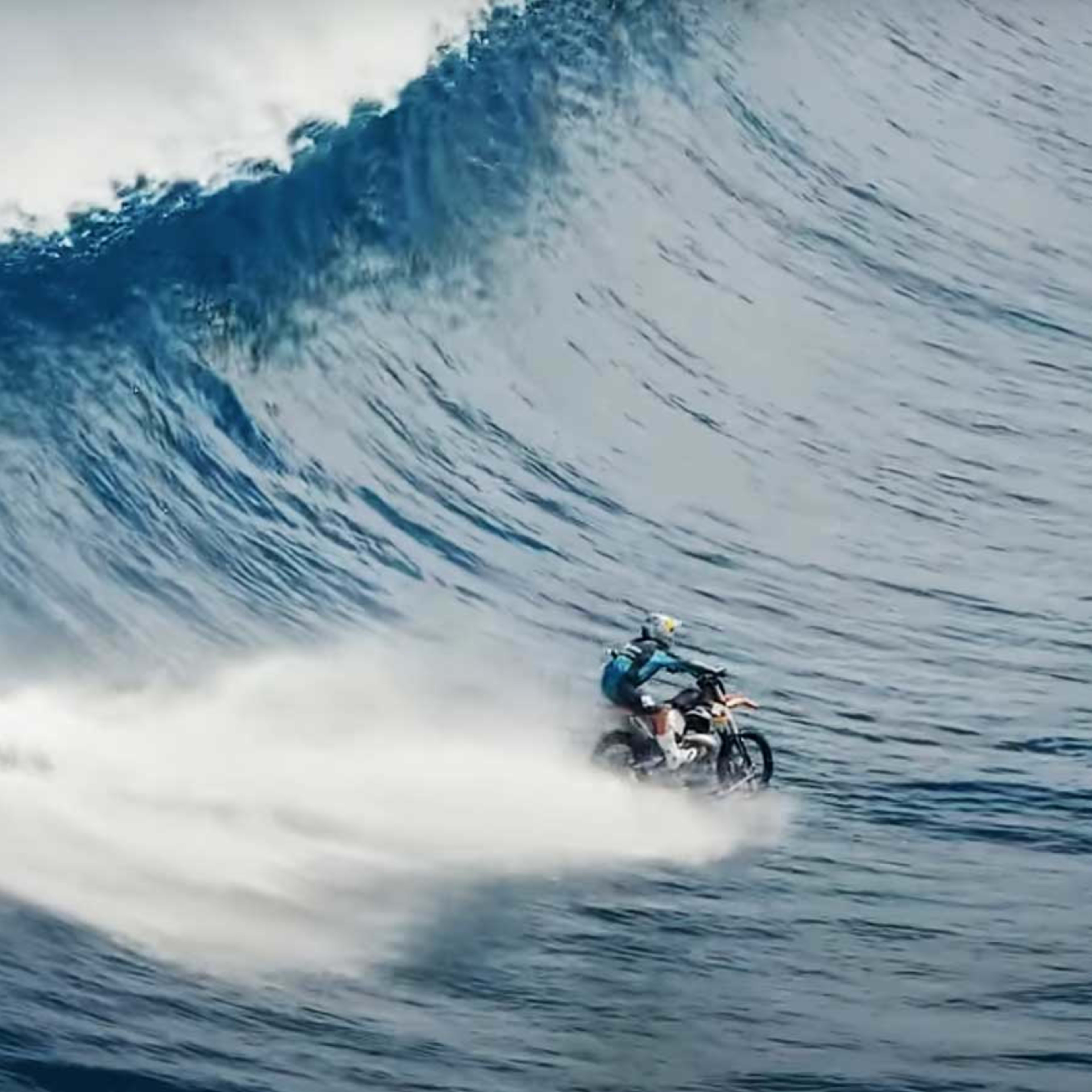 11 Signs You're a Thalassophile (Lover of the Oceans) - Surfer