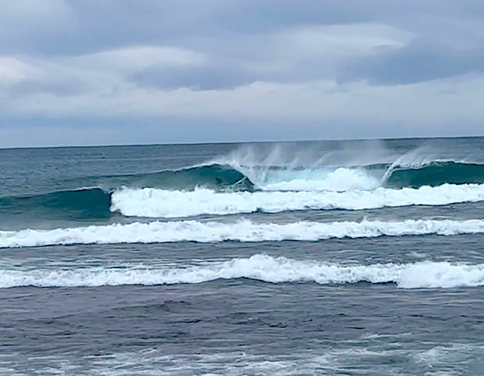 Slushie Surf and ‘20ft Waves’ Slam the Great Lakes (Video) - Surfer
