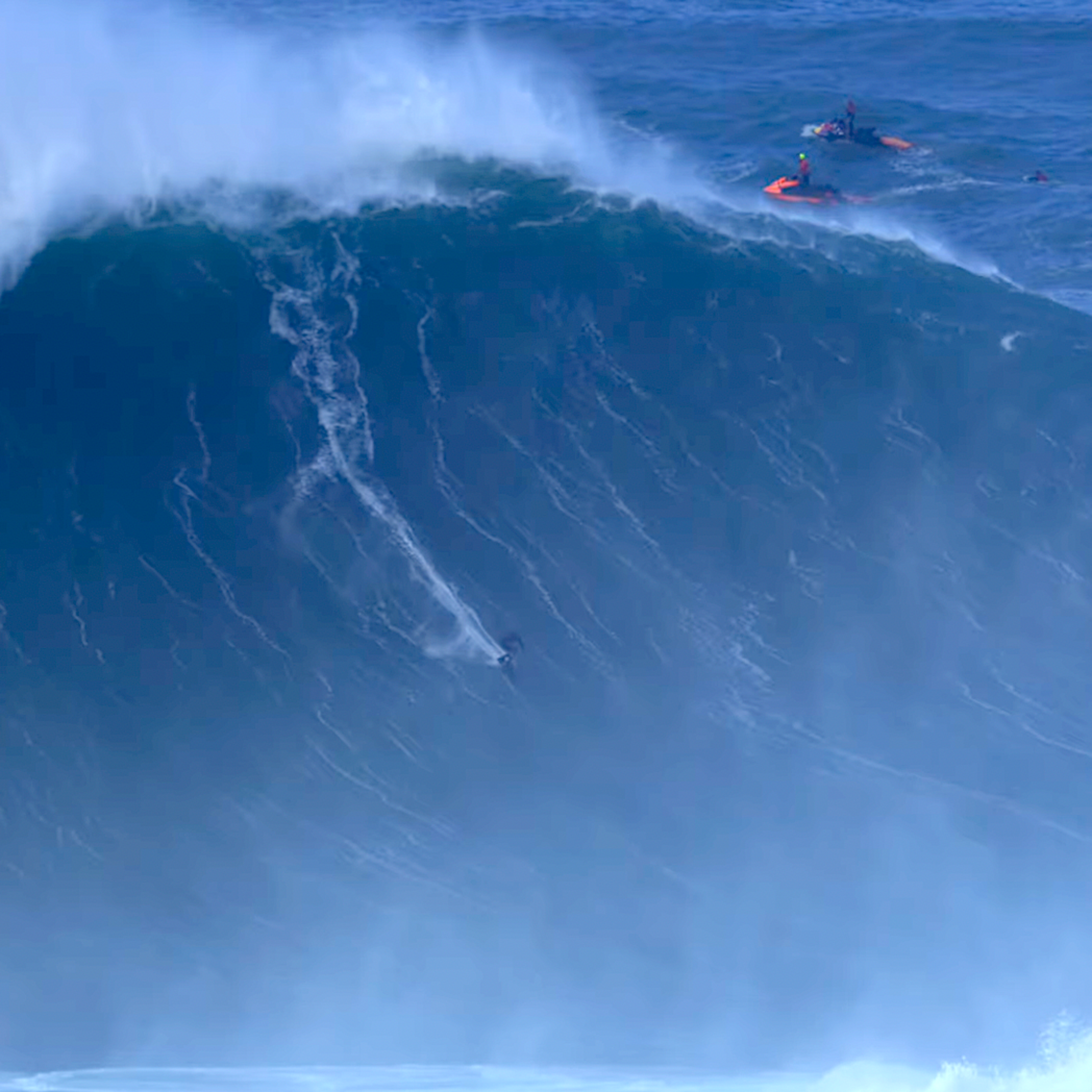 Cliff Kapono Explains Surfing Physics & Common Surf Injuries - Surfer