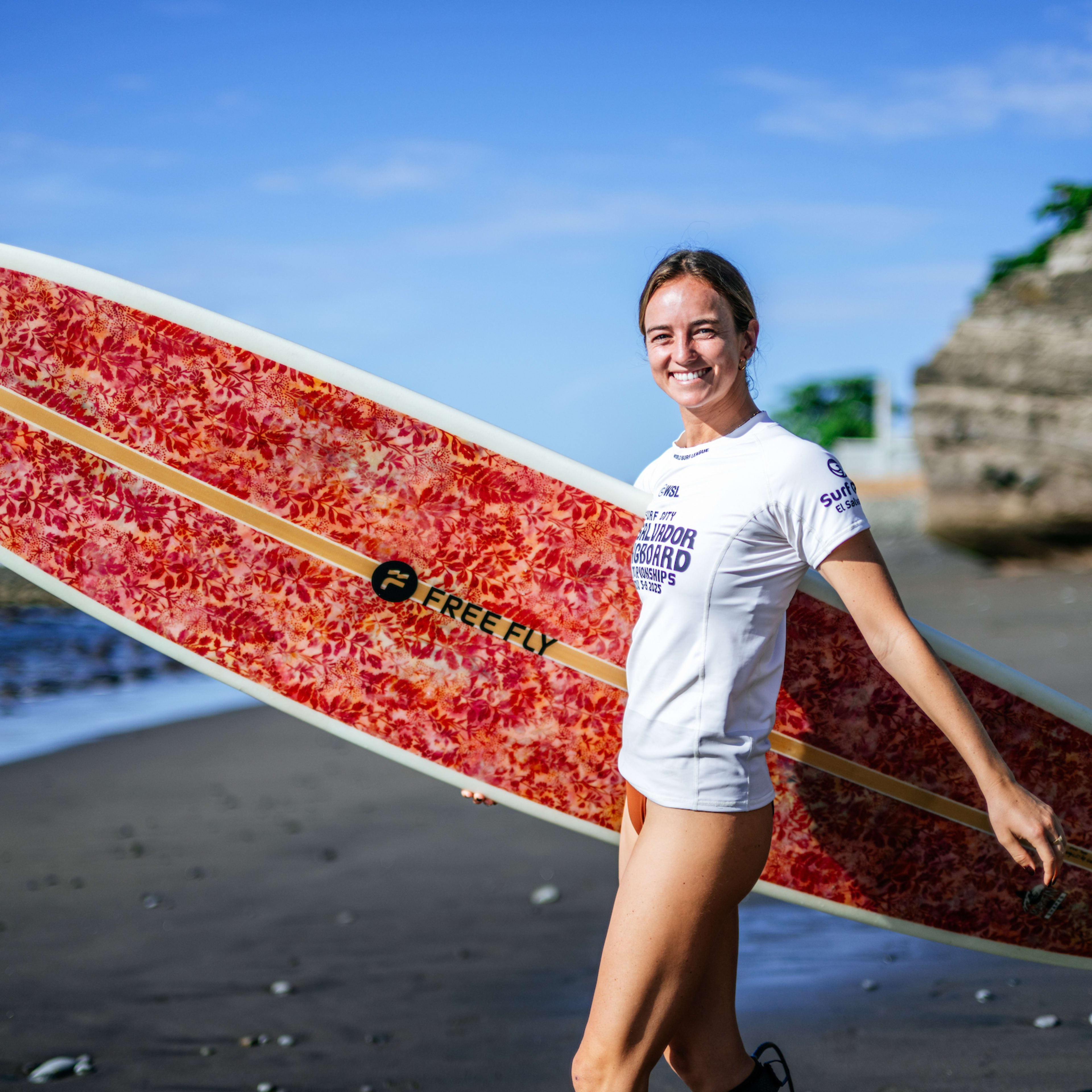 World Surf League Event News - Surfer