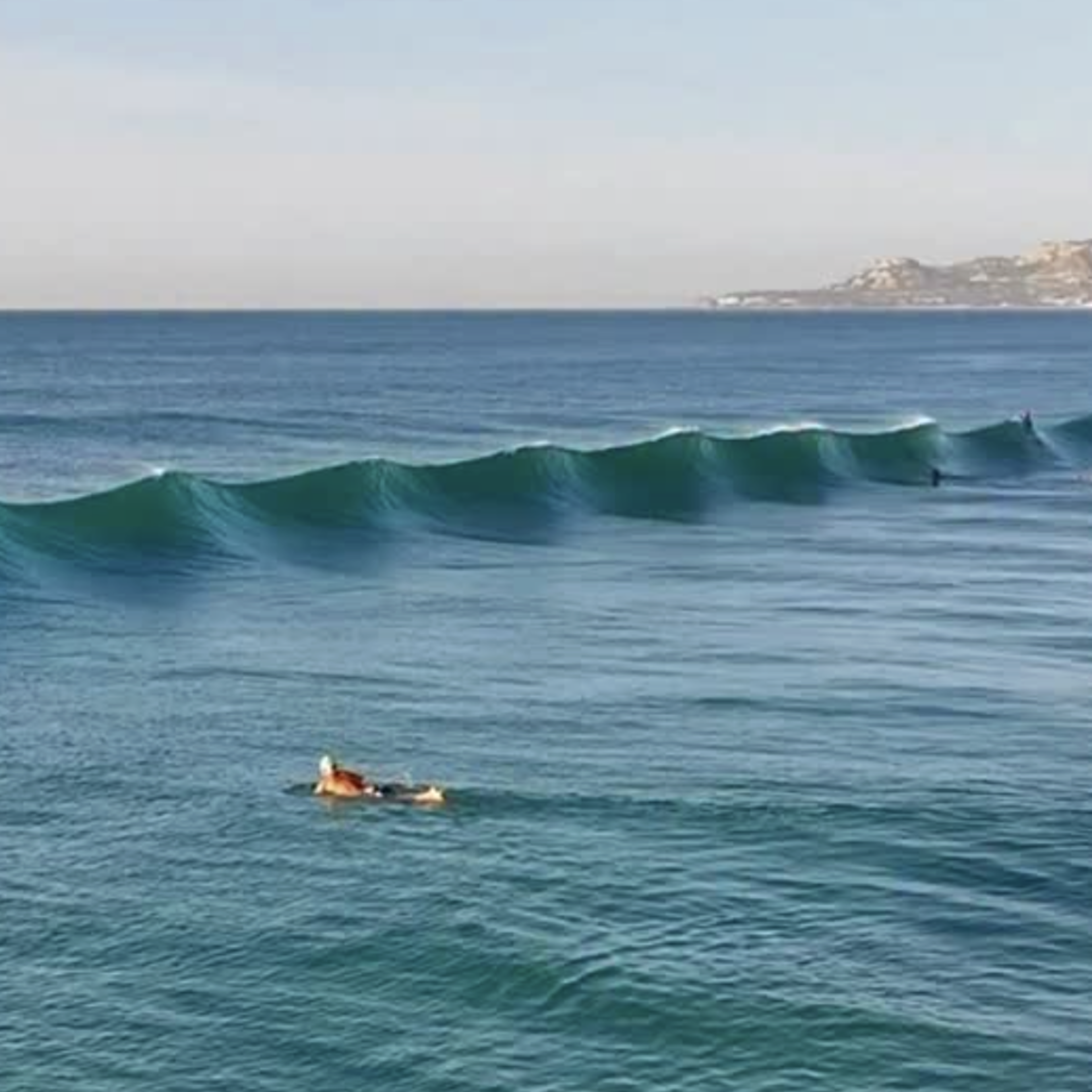 Trippy ‘Infinity Wave’ with Endless Peaks Has Surfers Baffled (Video ...