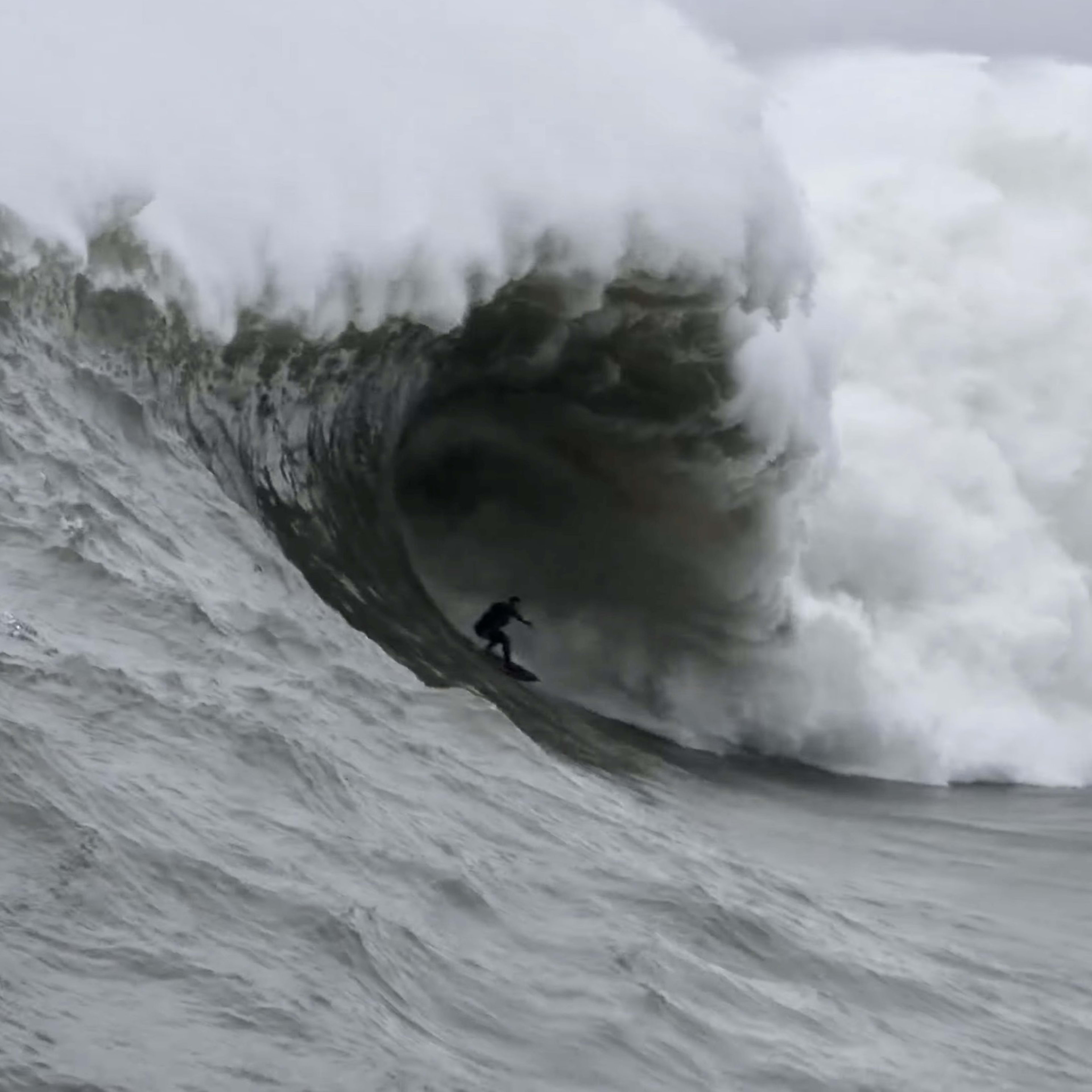 Smartwatch Saves Life of Maui Paddler After Falling Overboard - Surfer