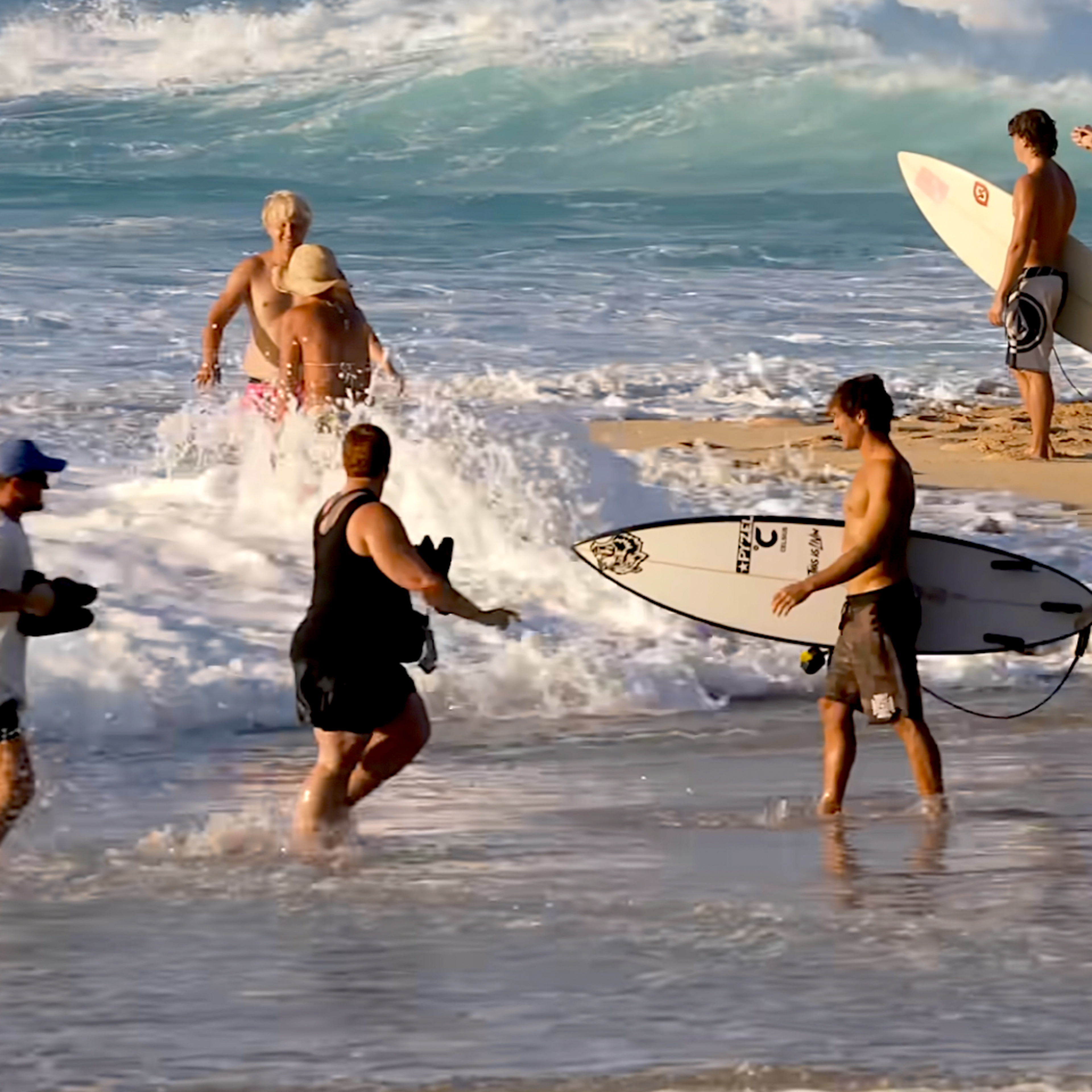 What Are the Different Types of Waves? - Surfer