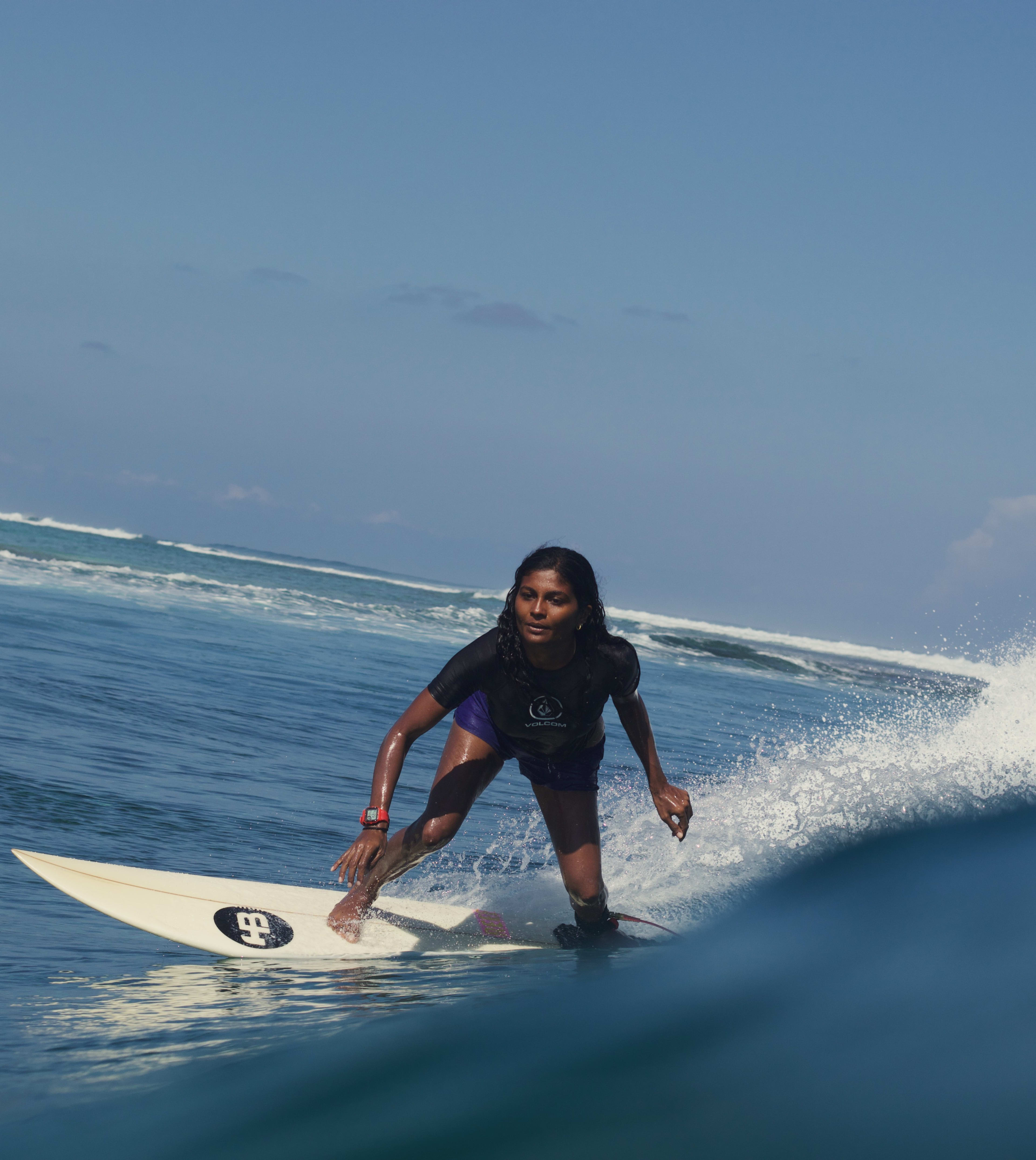 How to Master the Art of Noseriding on a Surfboard