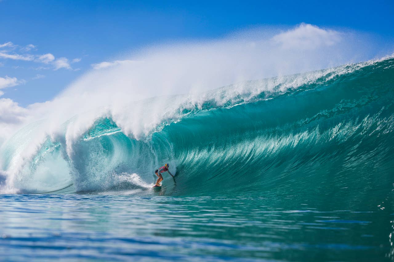 Thick Pipeline Crowd Caught by Huge Cleanup Set (Video)