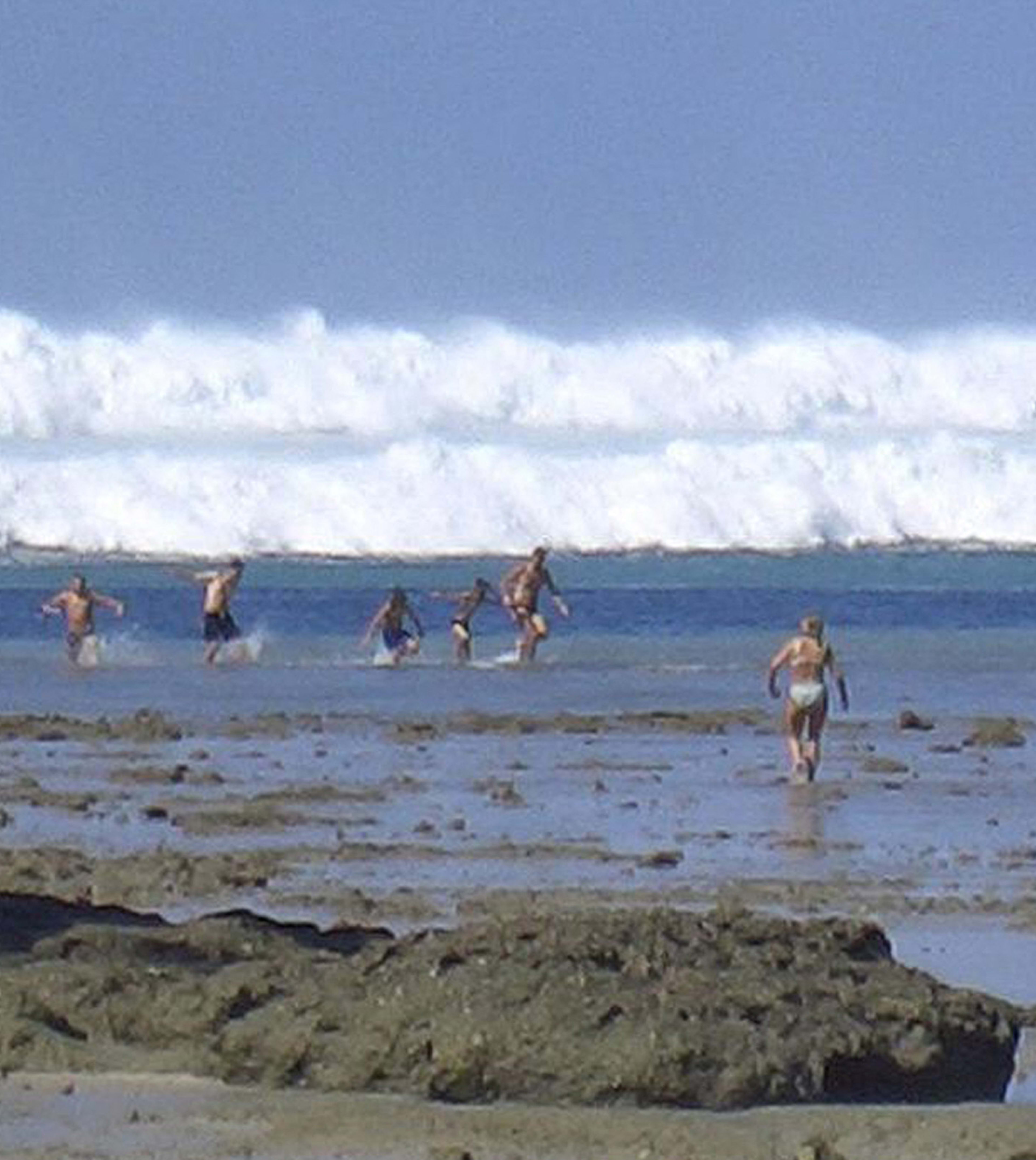 Deadly, “Tsunami-Like” Waves Slam Peru (Video)