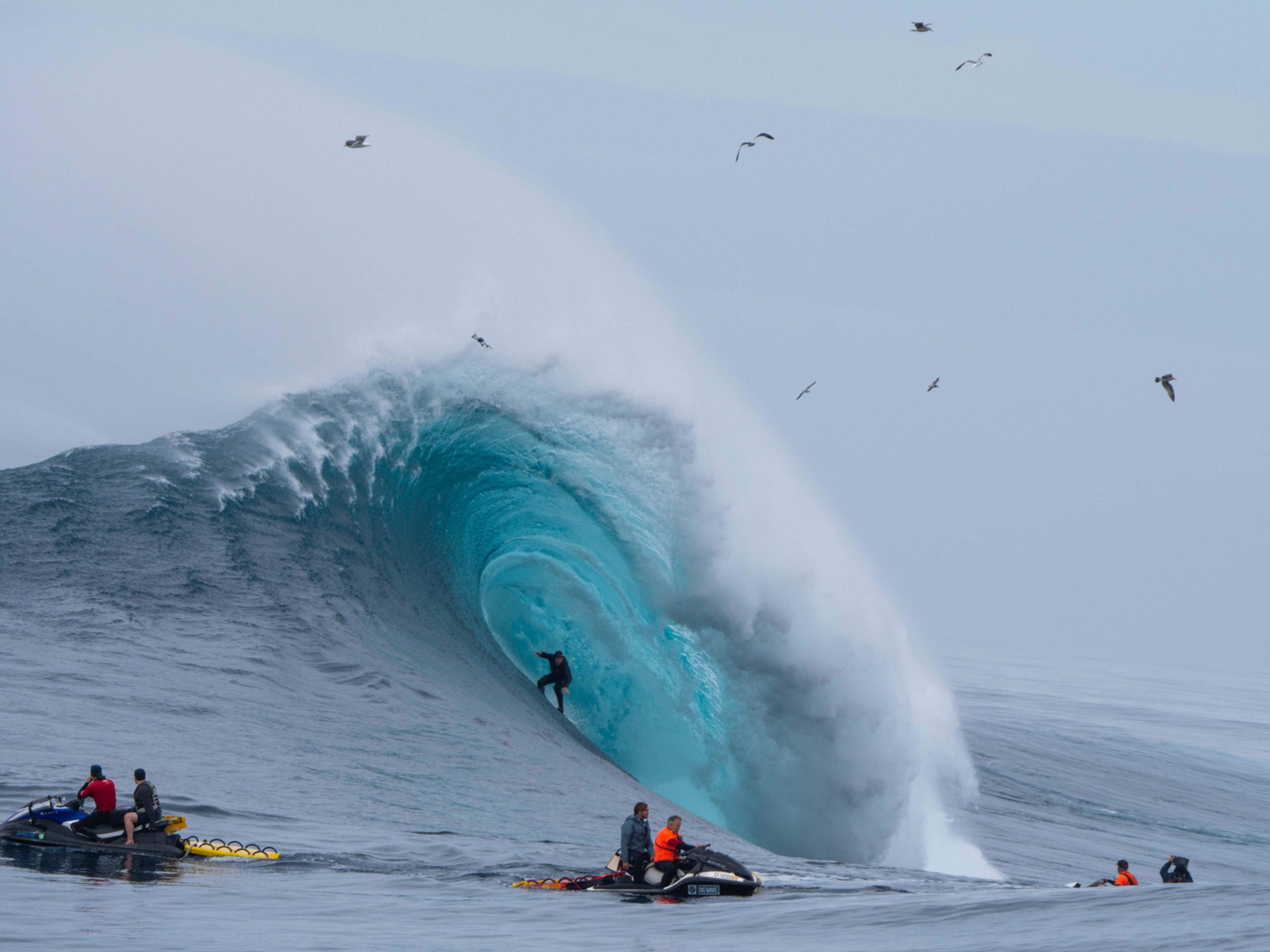 Could A New Big Wave Come from Underwater Mountains? - Surfer