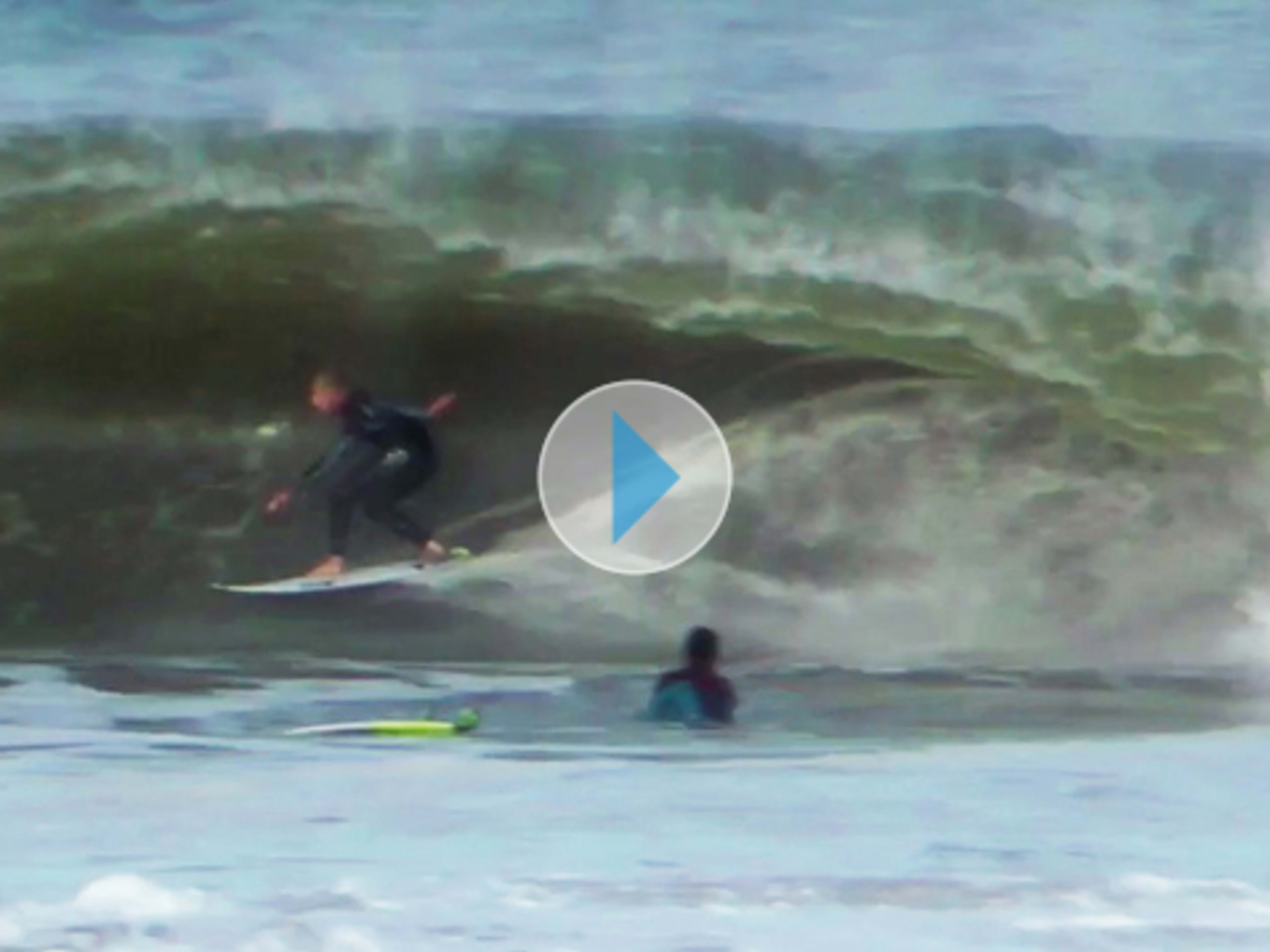Mick Fanning // France // 1:00 - Surfer