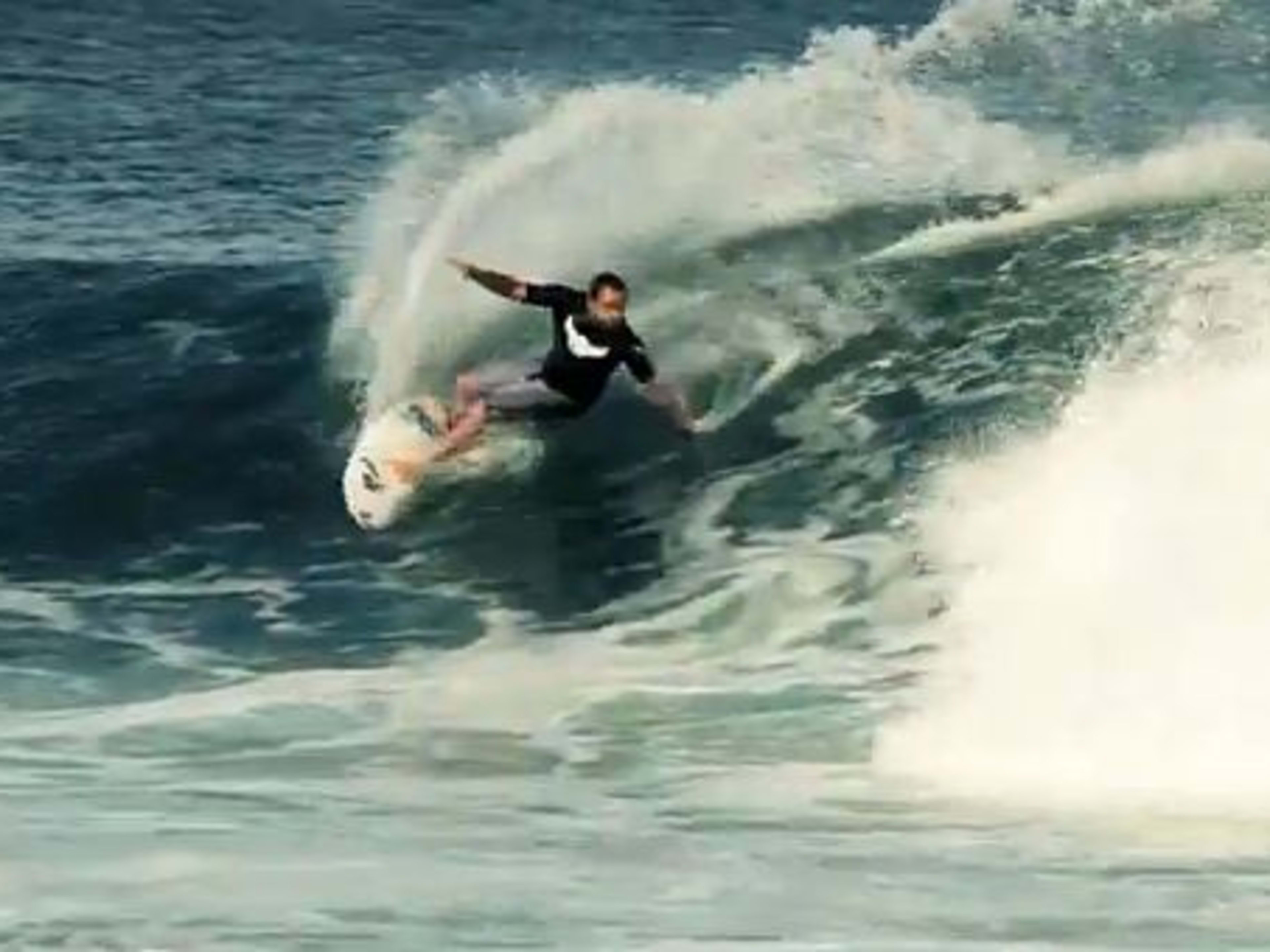 Mick Fanning vs. Taylor Knox // Mexican Right Handers // 3:35 - Surfer