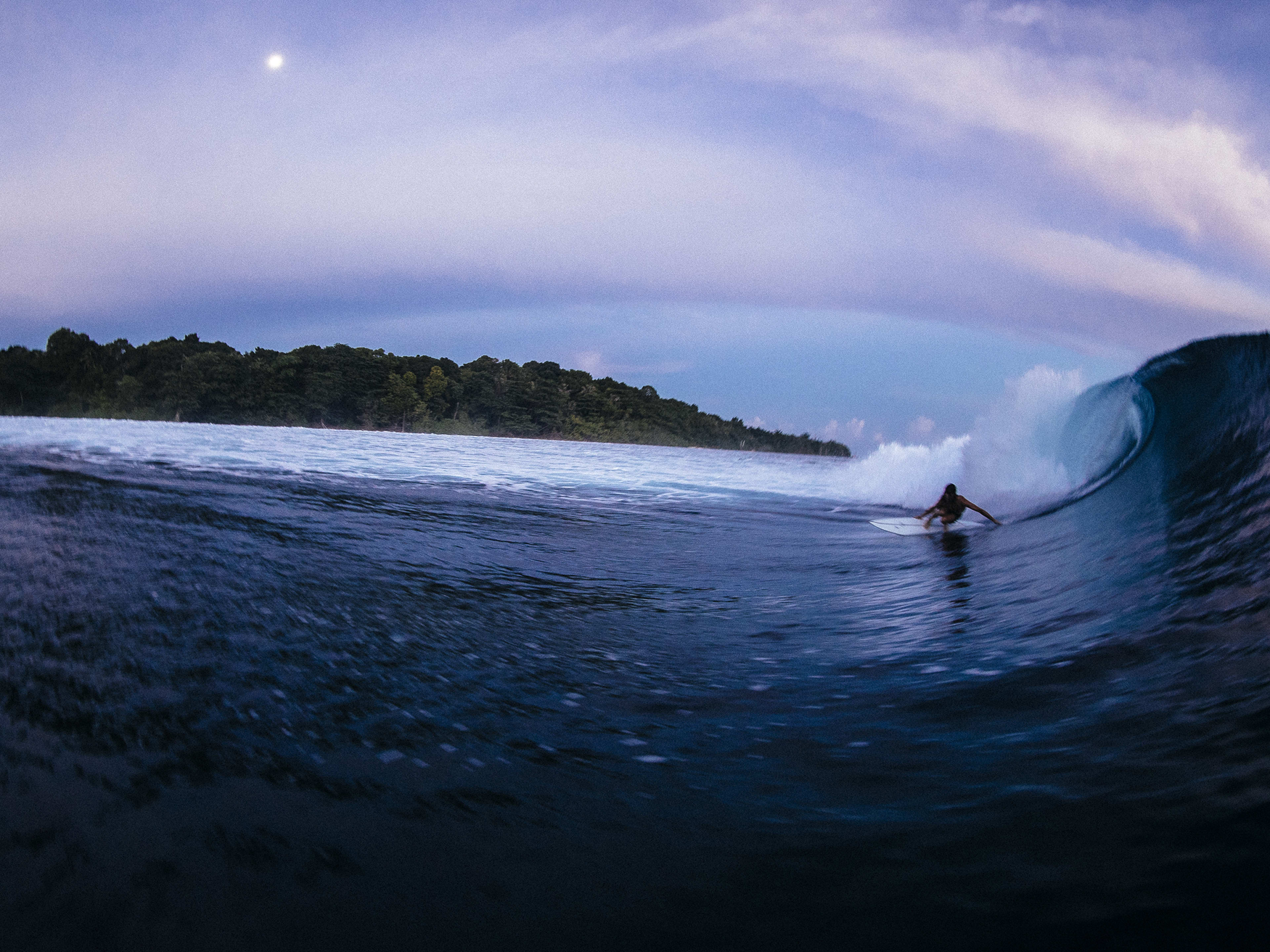 A Guide to Surfing at Night | %%sitename%% - Surfer
