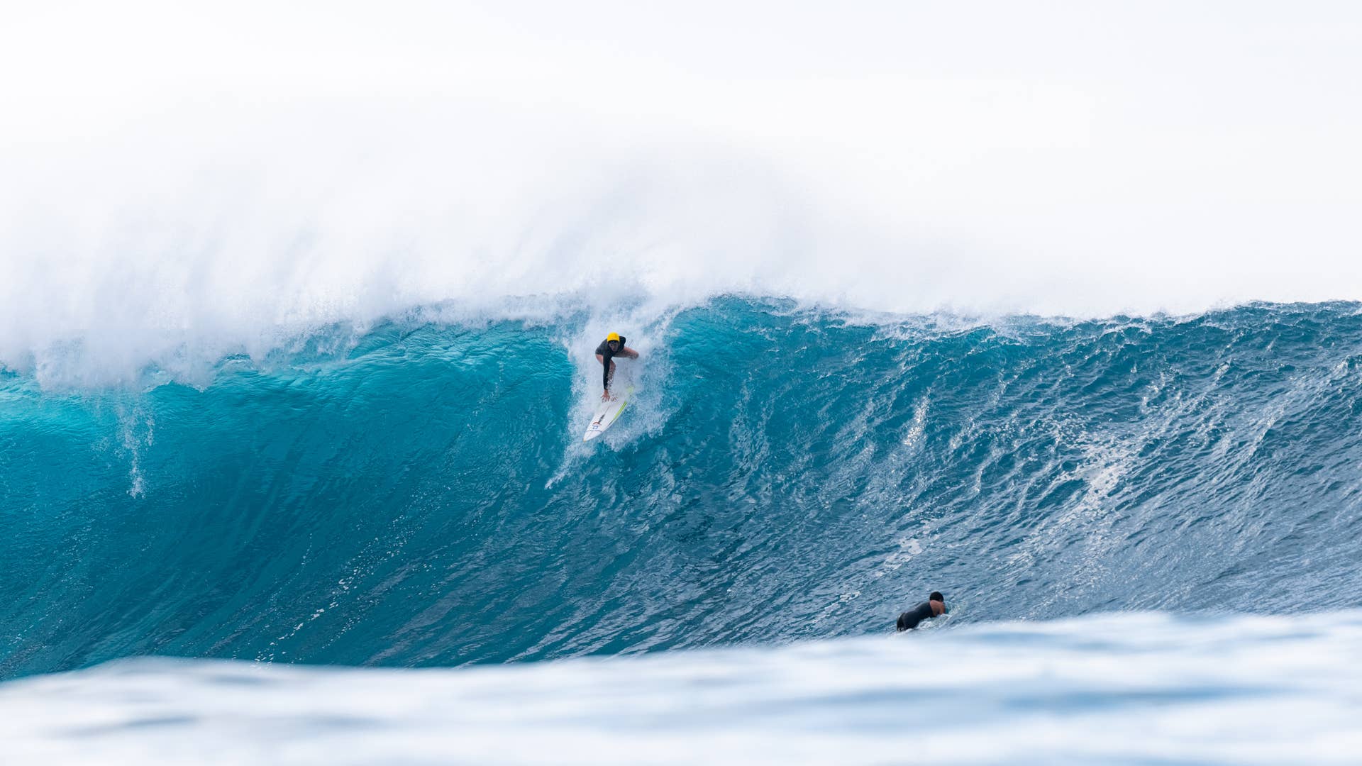 Bethany Hamilton Falls From the Sky at Pipeline (Video) - Surfer