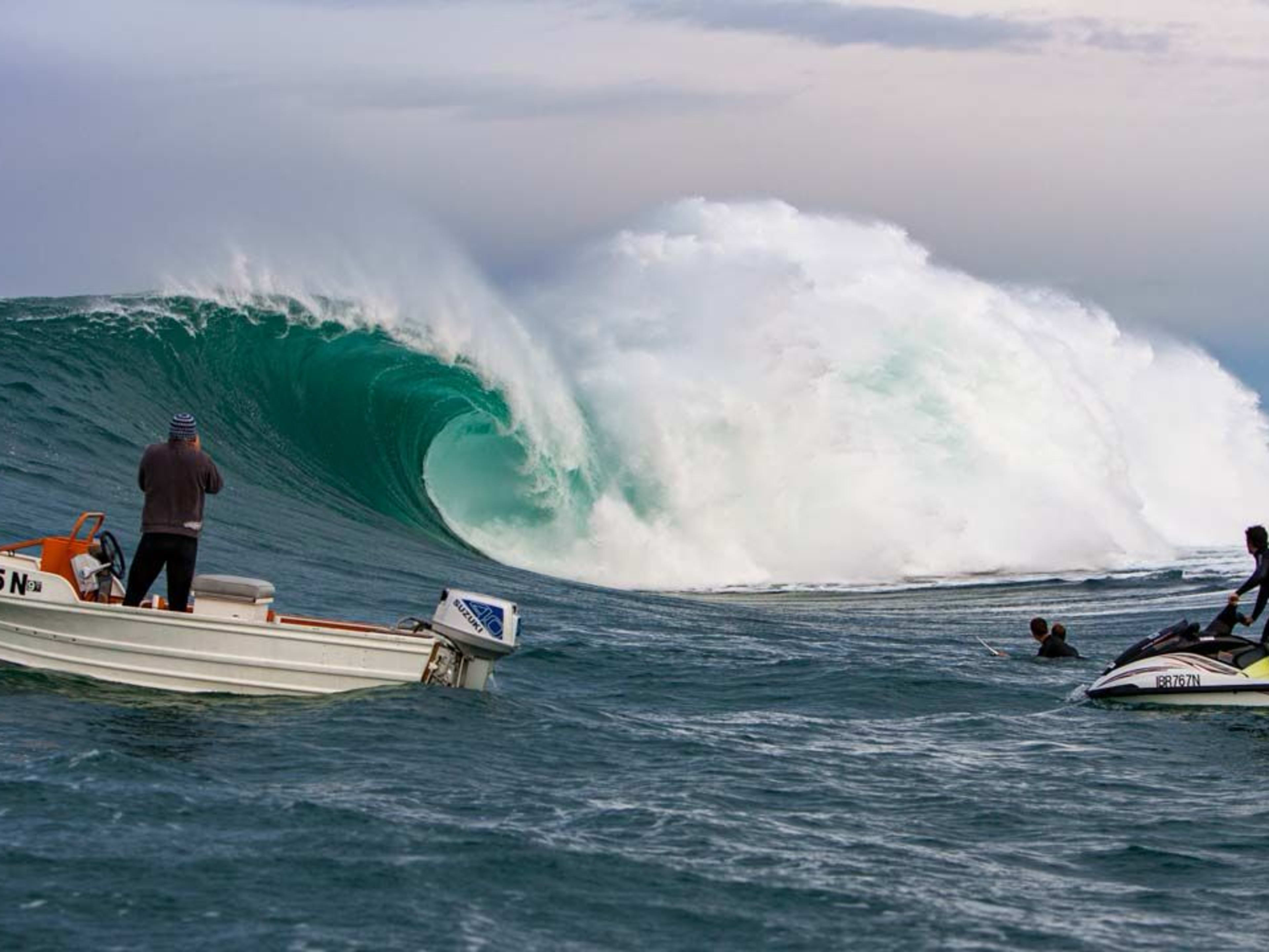 “Scary Stuff”: Watch Live from Massive Cape Solander - Surfer