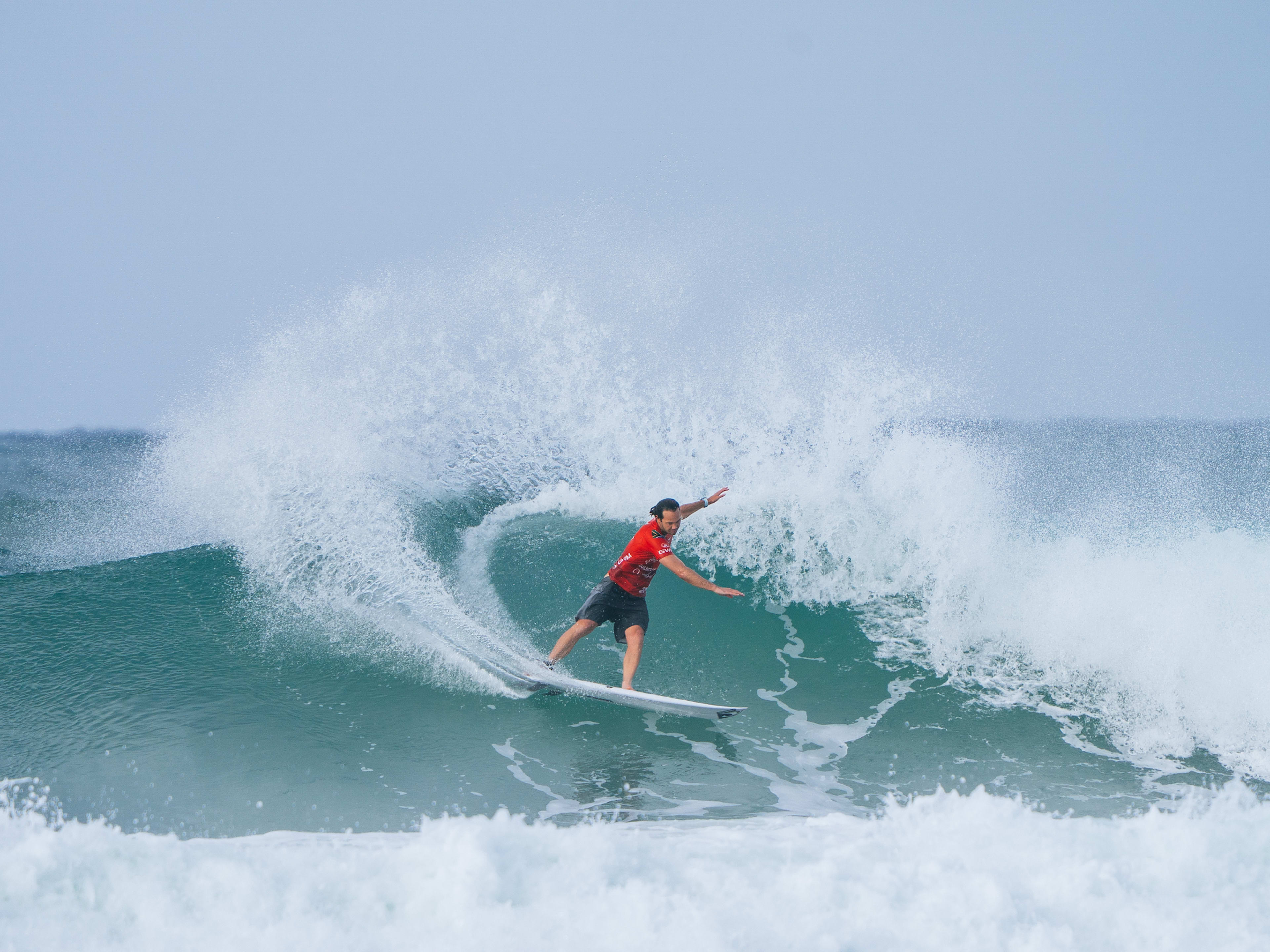Jordy Smith Dowses Burleigh Heads With Smooth Surfing (Video) - Surfer