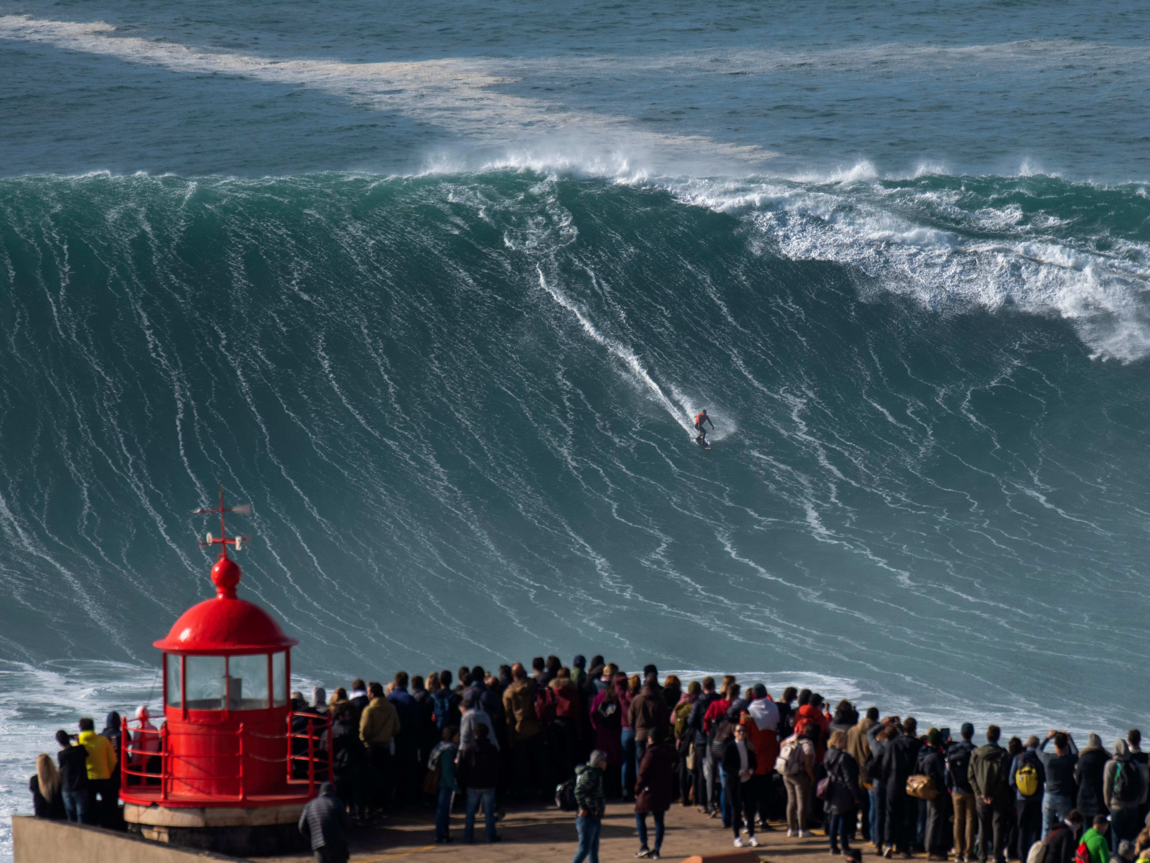 The Truth Behind 100-Foot Waves: Fact or Fiction?
