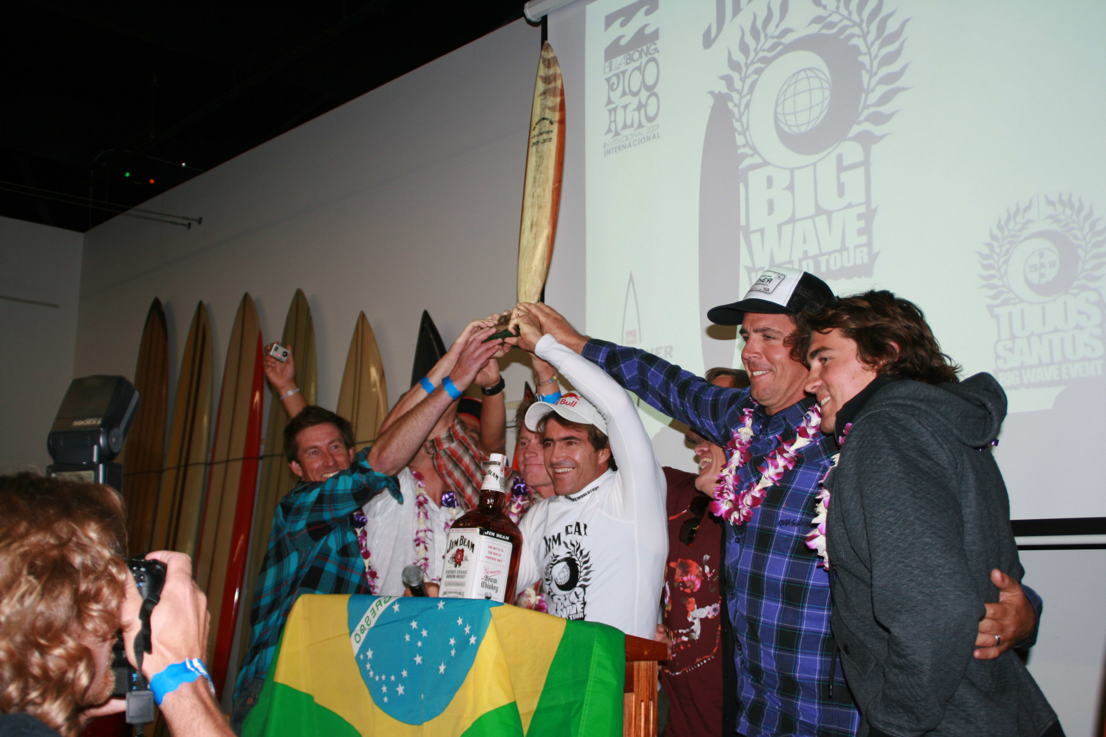 Big Wave World Tour - Surfer