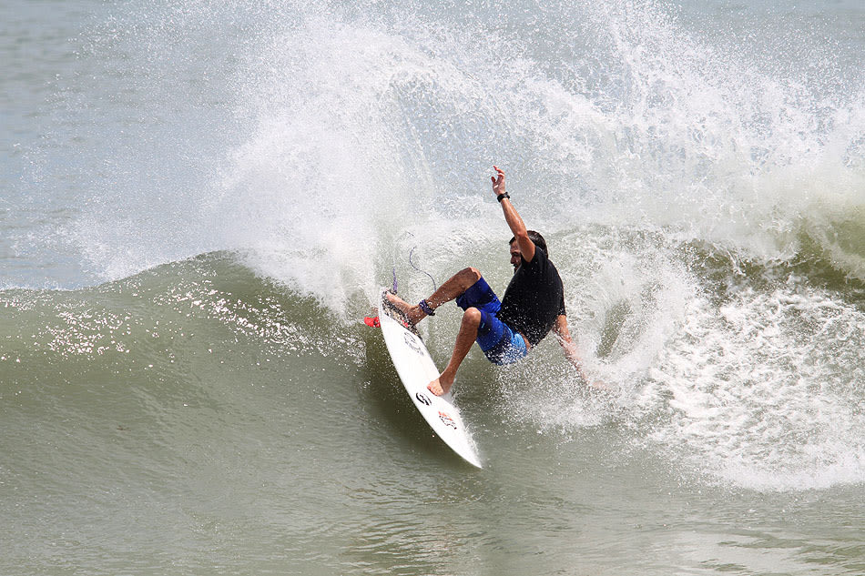 Leslie's Lines - Surfer