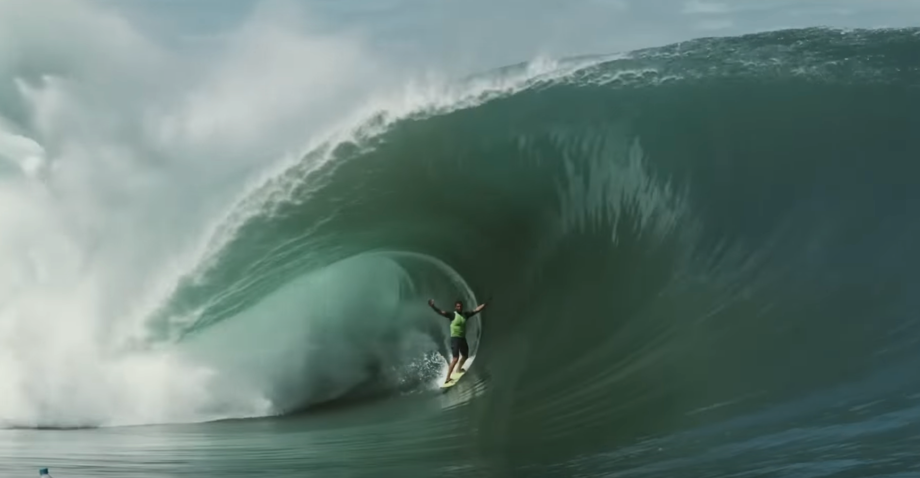 Lucas Chianca Goes Right at Nazaré for SURFER Big Wave Challenge - Surfer