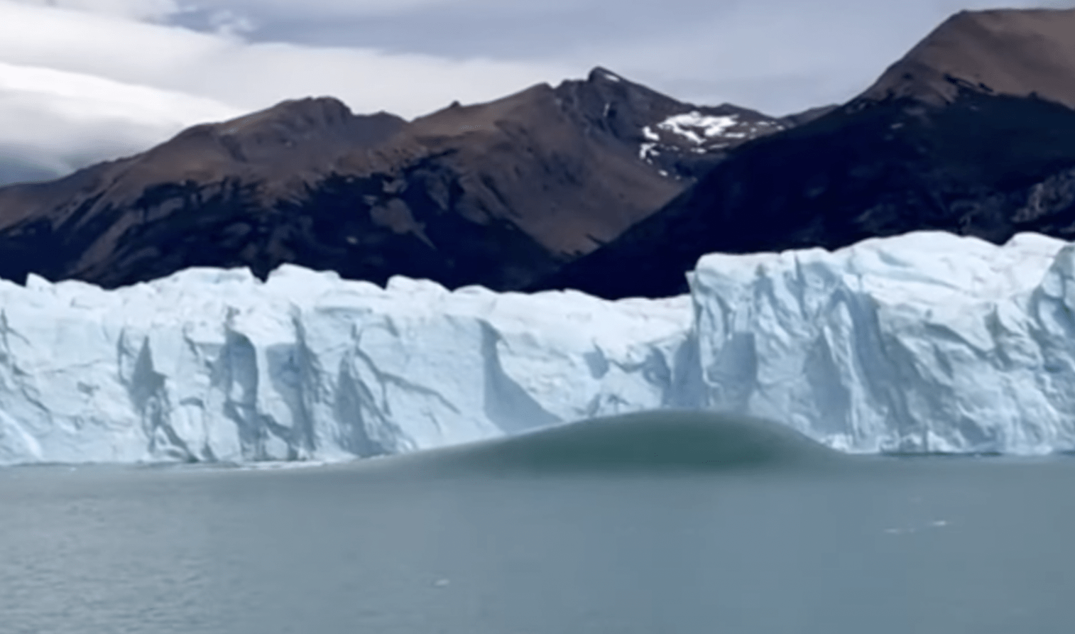 1,000,000,000,000 Ton Iceberg Breaks Loose in Antarctica - Surfer