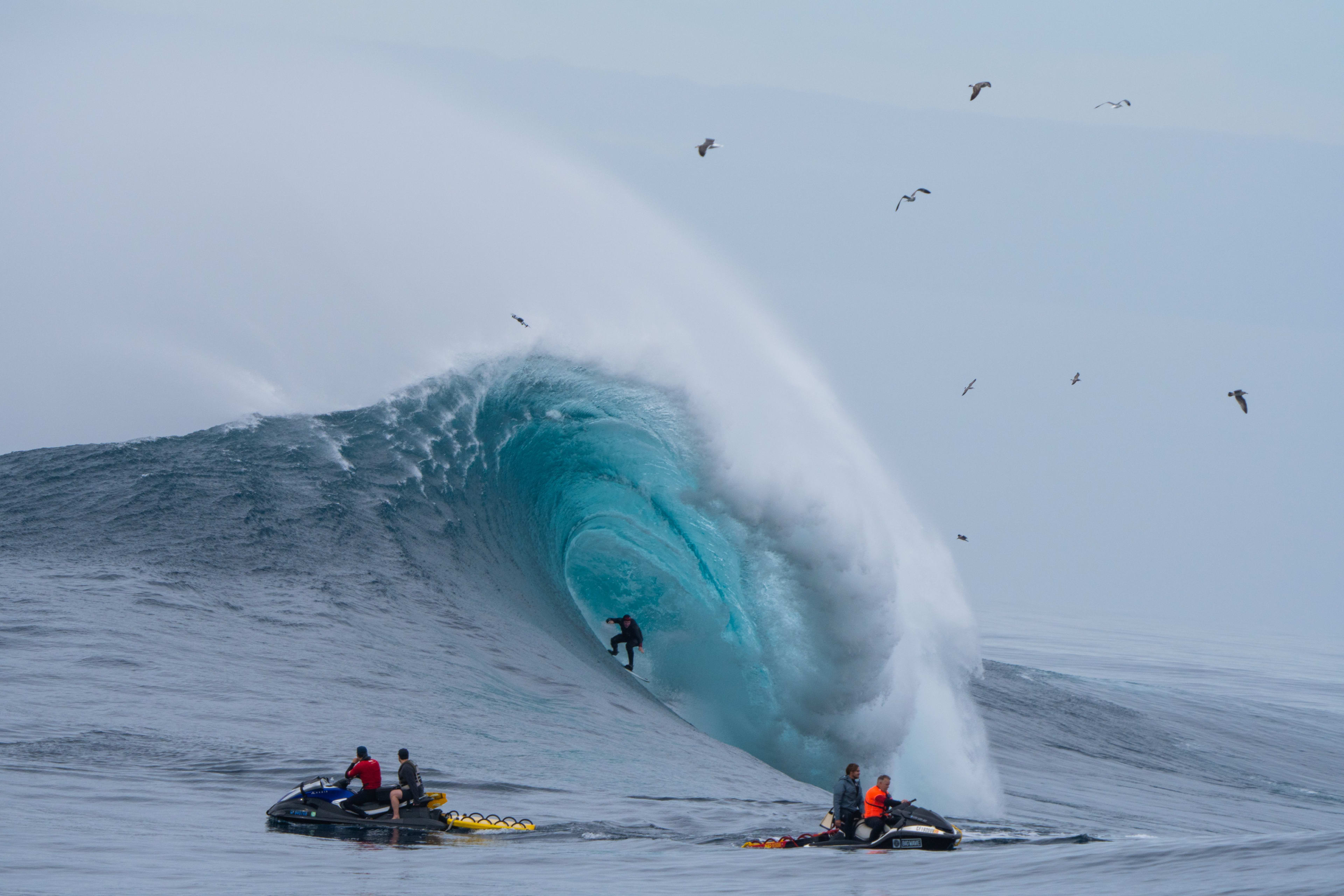 '100 Foot Wave' Returns to HBO (Trailer) - Surfer
