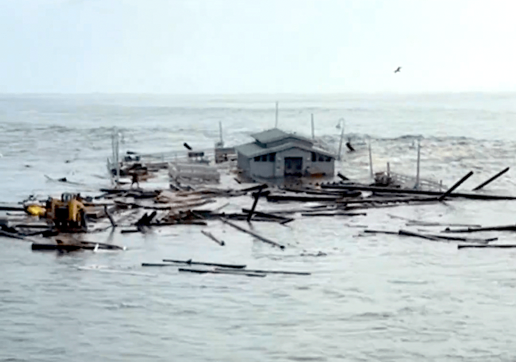 Santa Cruz Wharf Collapses in “Life-Threatening” Surf (Video) - Surfer