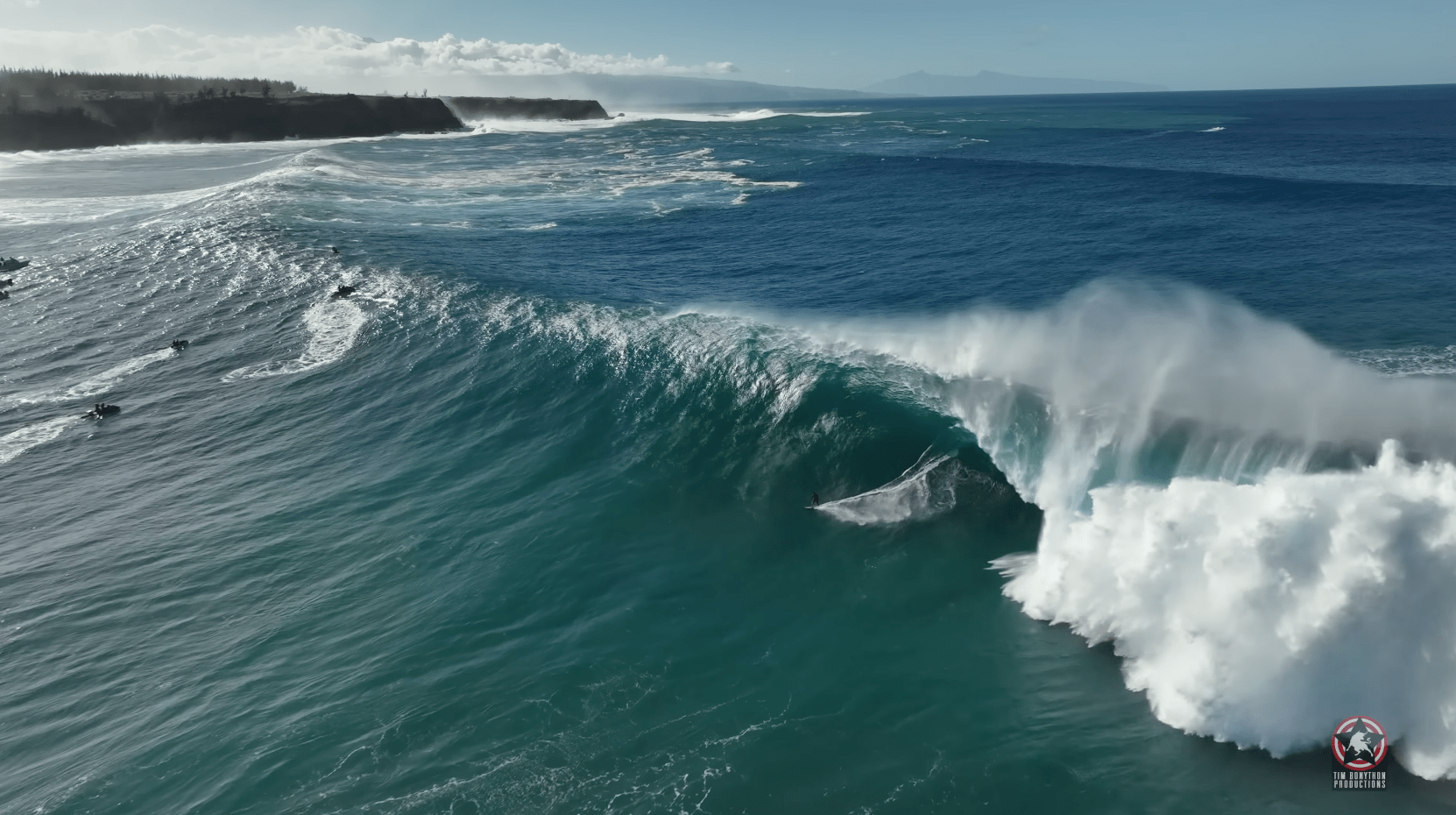 Surfers Ride Nuclear Waves at Jaws on December 22 (Watch) - Surfer