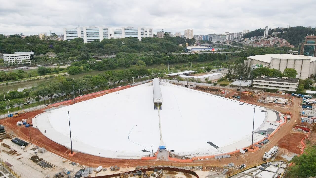 Gabriel Medina Surfs “World’s Largest” Wave Pool After Injury (Video ...