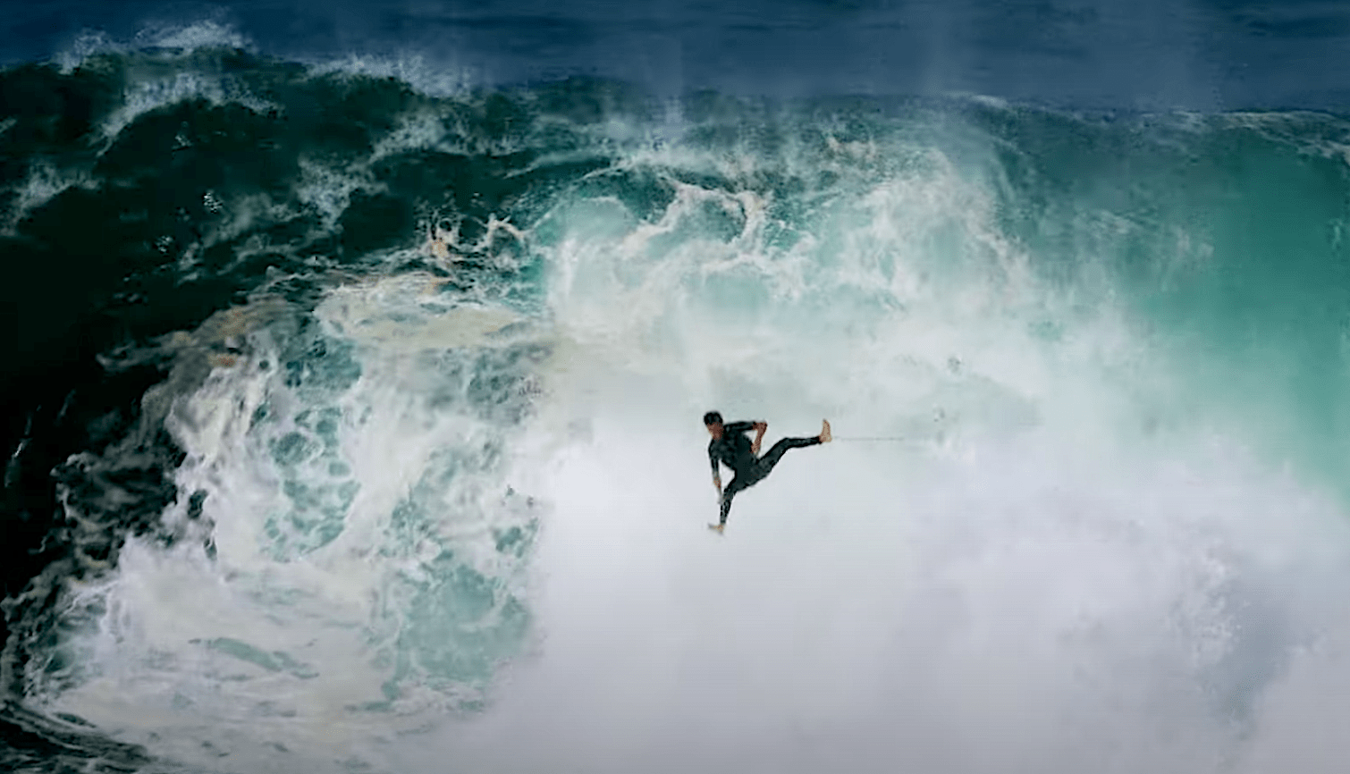 “Pure Carnage”: Worst Wipeouts from Deadman’s Super Swell (Video) - Surfer