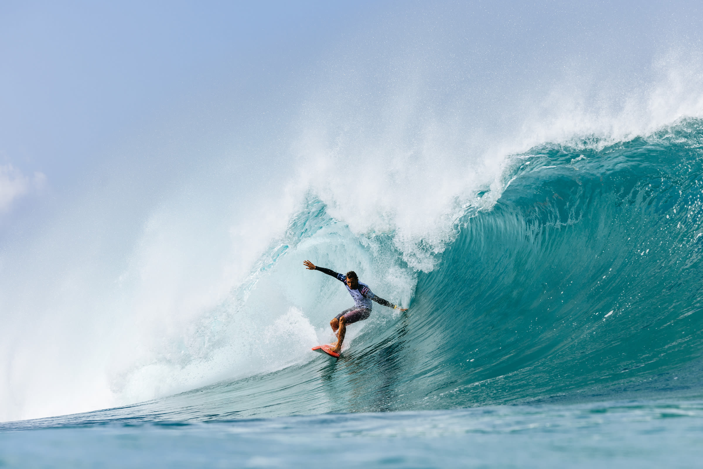 Photo Gallery: Pipeline Explodes For Day 3 of WSL Pipe Pro - Surfer