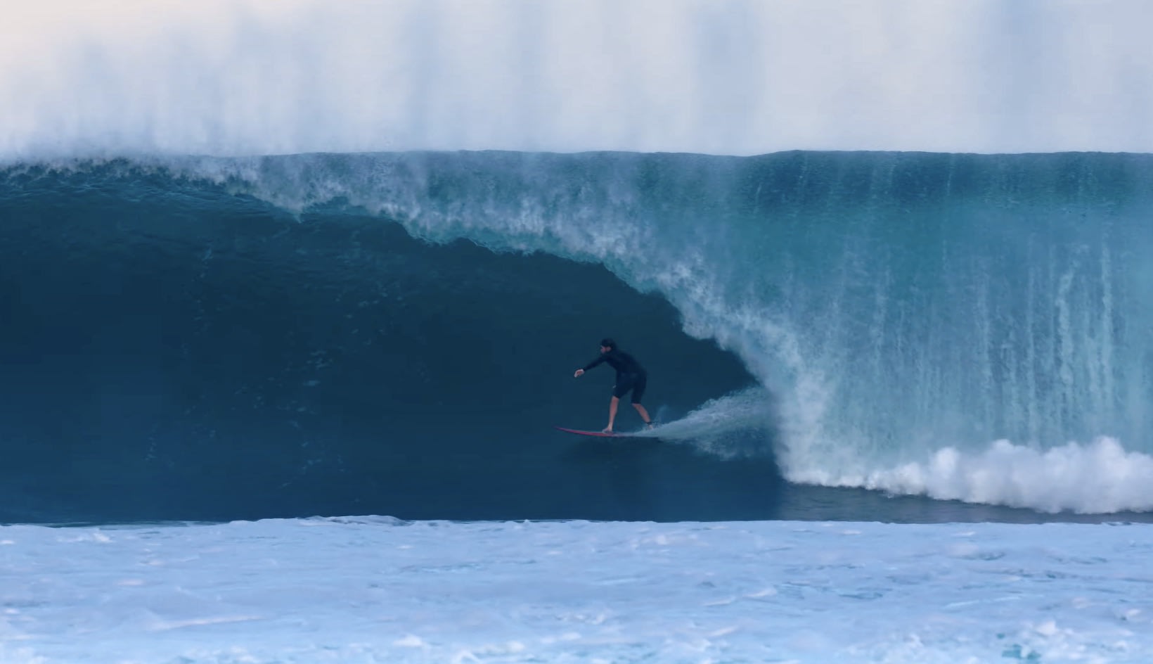 John & Nathan Florence Survive Challenging Pipeline Session - Surfer