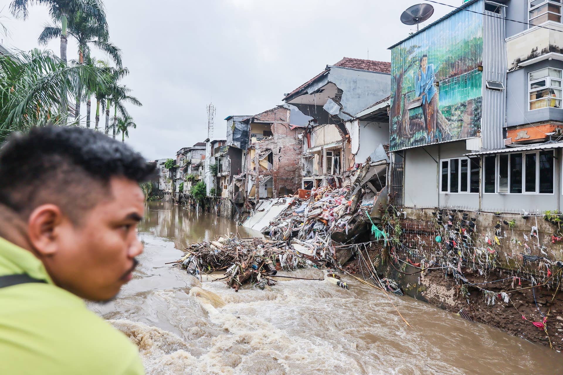 Building Collapses Amidst Deadly Bali Flooding (Video) - Surfer