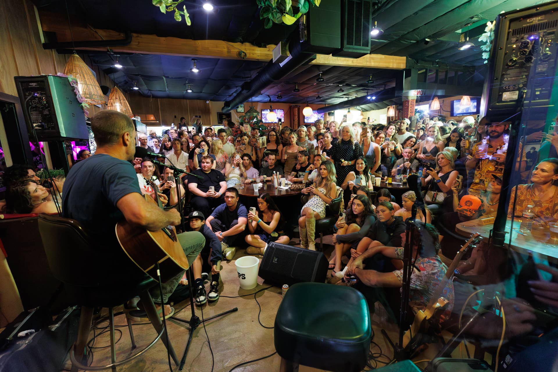 "I Can't Believe It!" Jack Johnson Plays Secret Show In Encinitas - Surfer