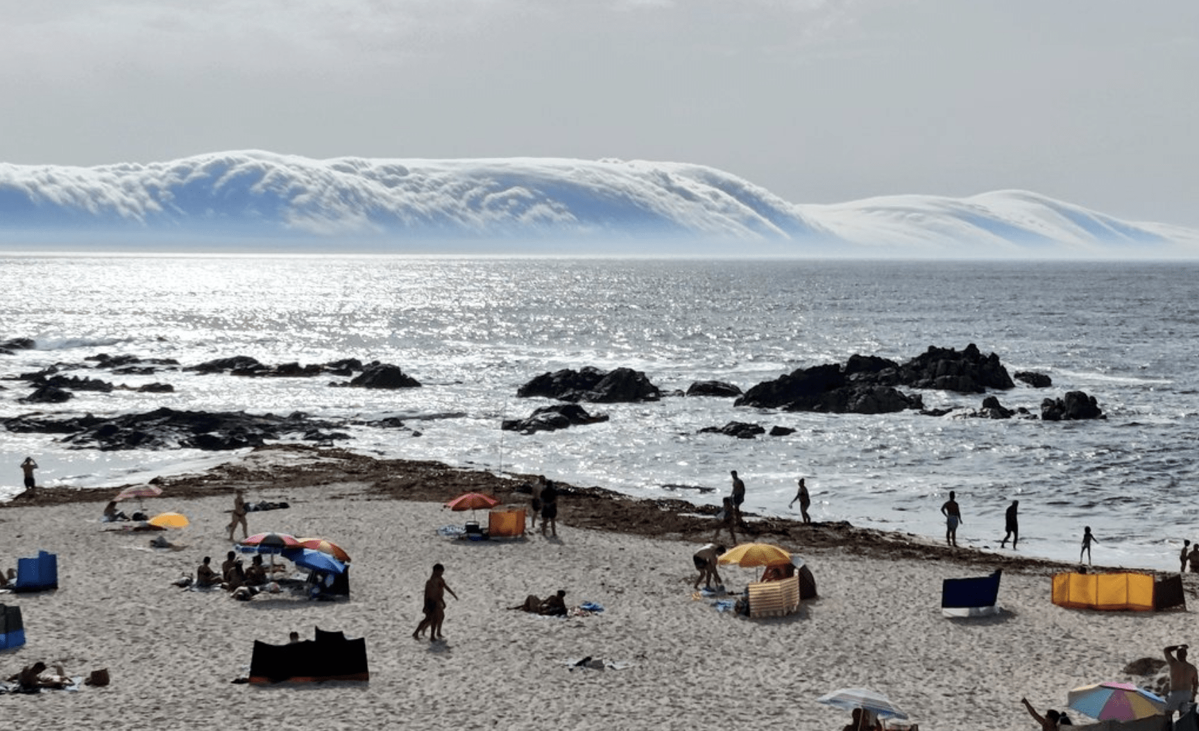 Rare Tidal Wave Cloud Creates Panic in Portugal (Video) - Surfer