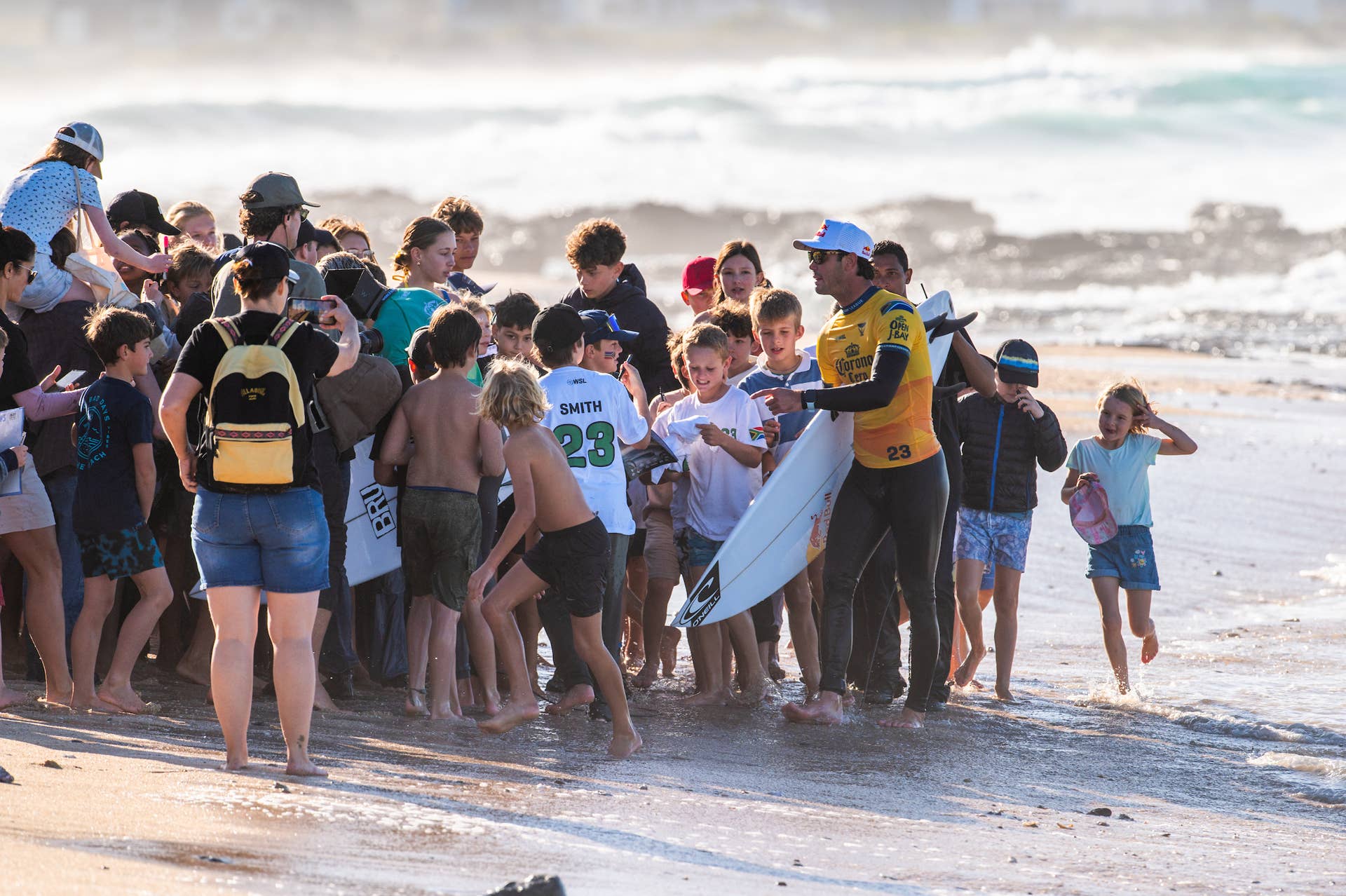 J-Bay 2025: Jordy Smith Survives, World Champs Advance - Surfer