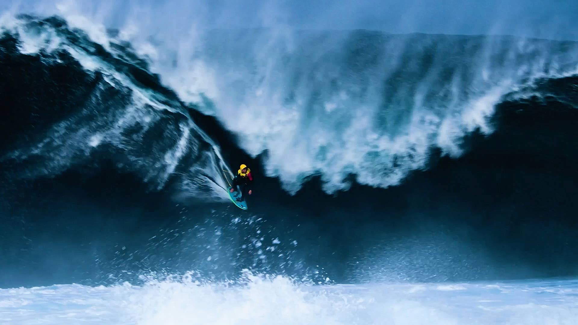 Kelly Slater Tips Cap to 19-Year-Old For Surfing Aussie Slab - Surfer
